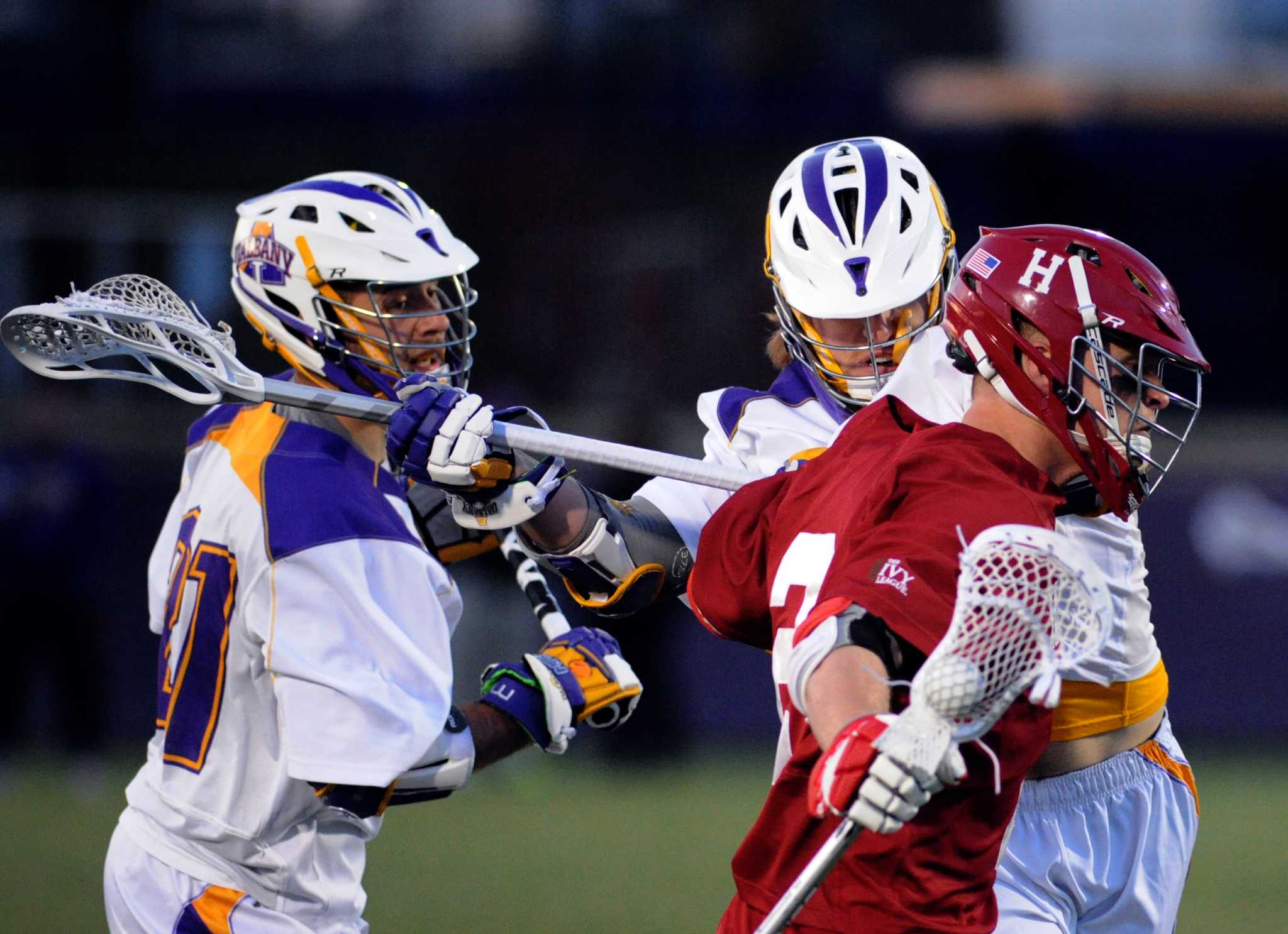 Riorden's final save a winner for Danes