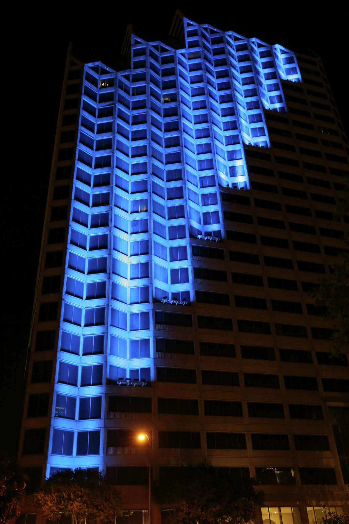 San Antonio artist’s ‘Kinetic Skyline’ lights up downtown building Thursday