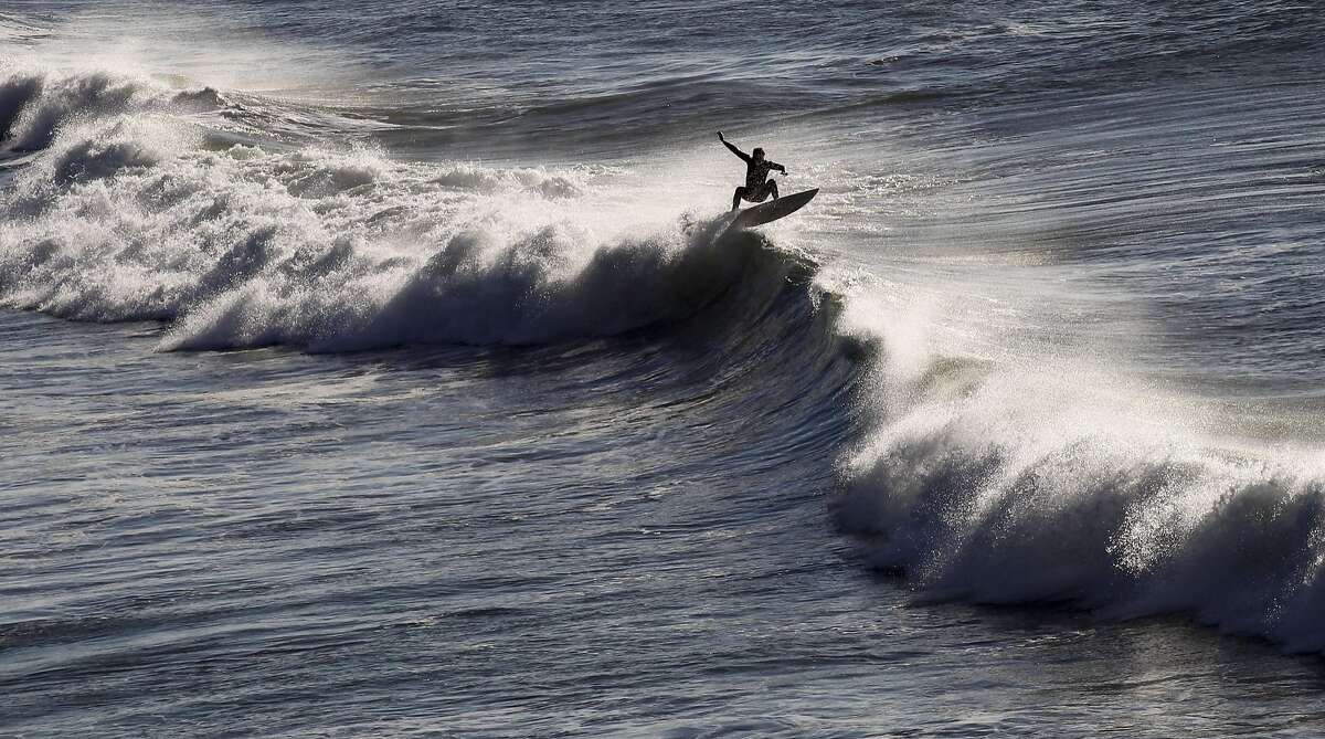 Coast Guard training in gnarly surf at SF's Ocean Beach caught on camera
