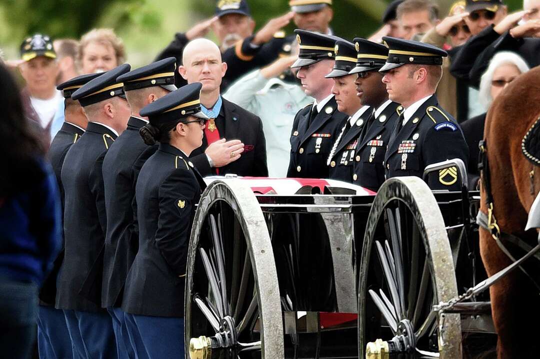 Vietnam hero laid to rest at Fort Sam, 2 years after receiving Medal of ...