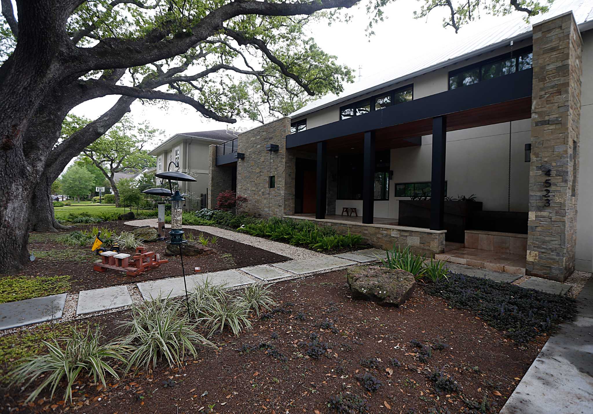 Contemporary Bellaire home brings the outdoors in