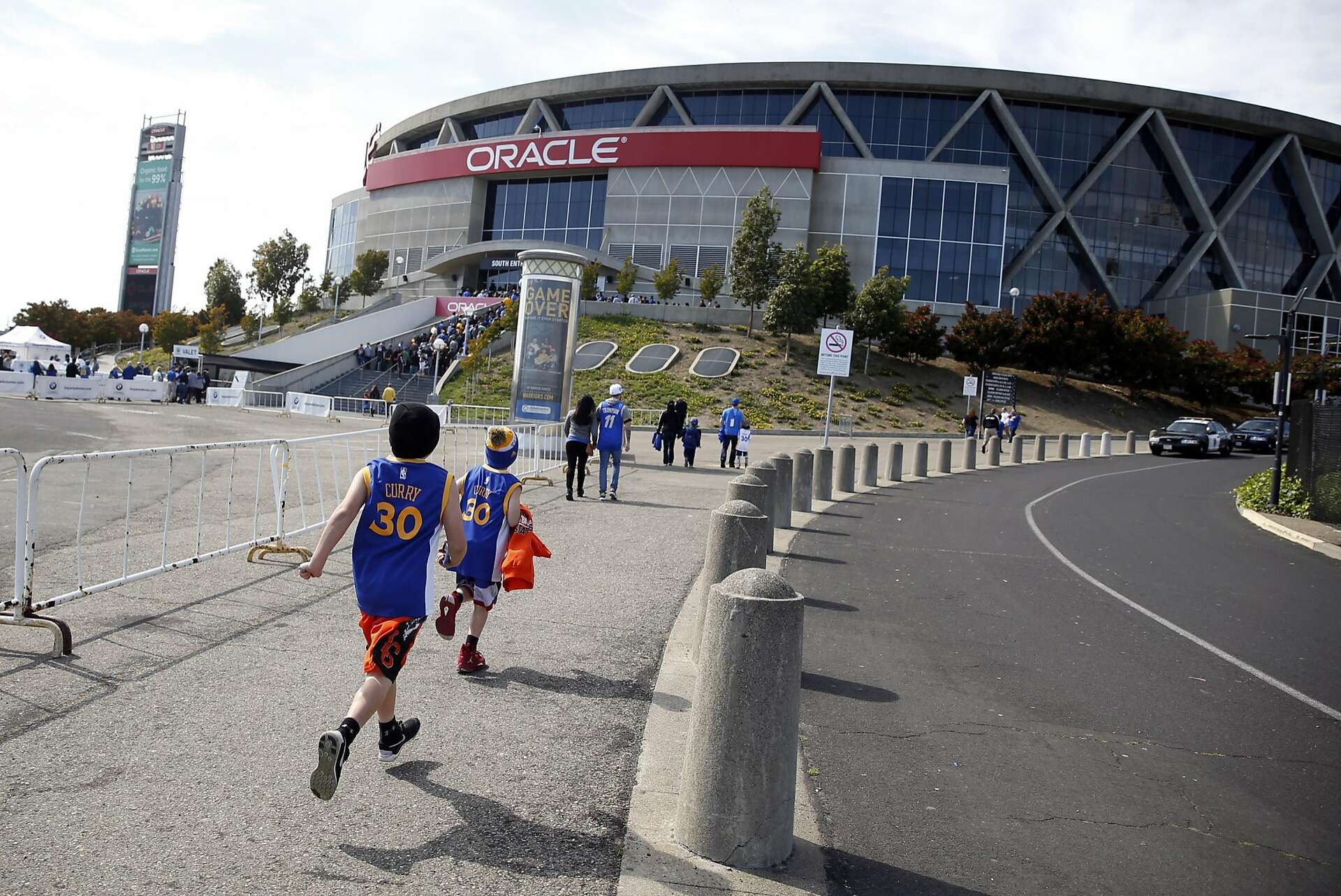 Warriors’ exit won’t leave Oracle Arena bereft, officials pledge