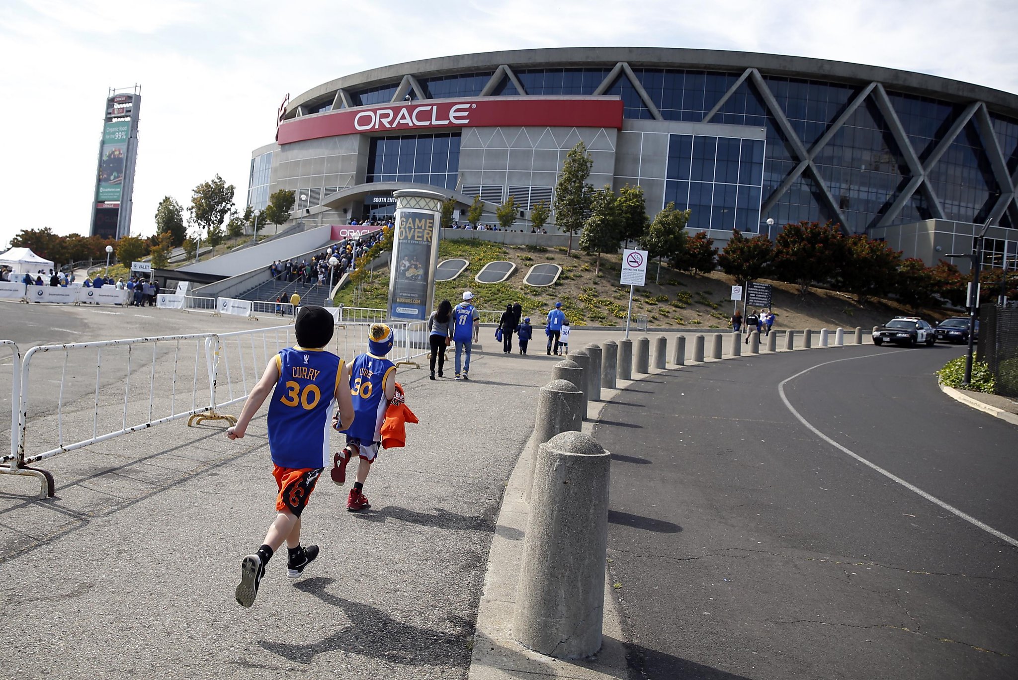 Warriors’ exit won’t leave Oracle Arena bereft, officials pledge
