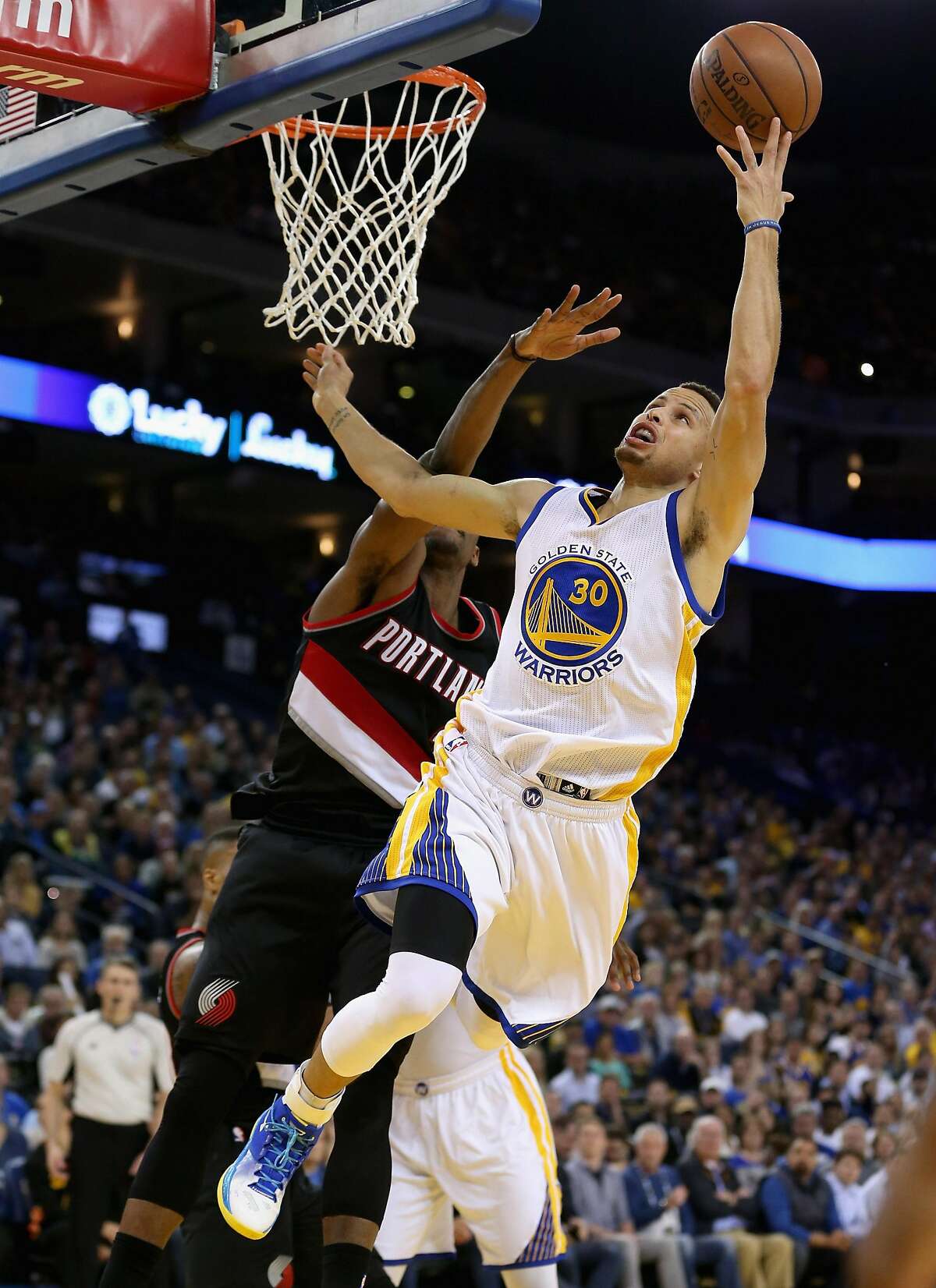 Stephen Curry’s hand-eye coordination is a marvel