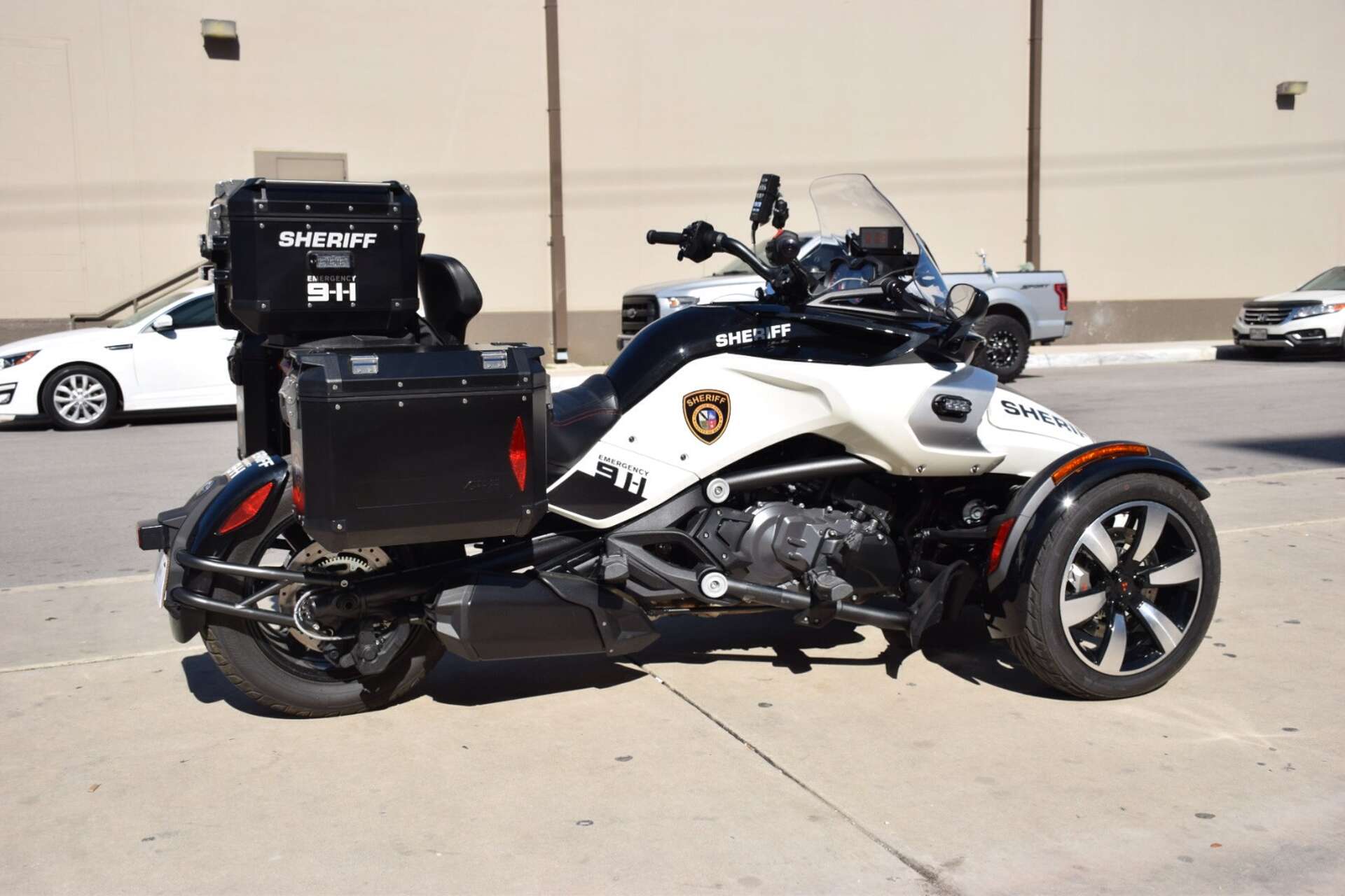 Bexar County Sheriff's Office testing out Can-Am Spyder to replace ...