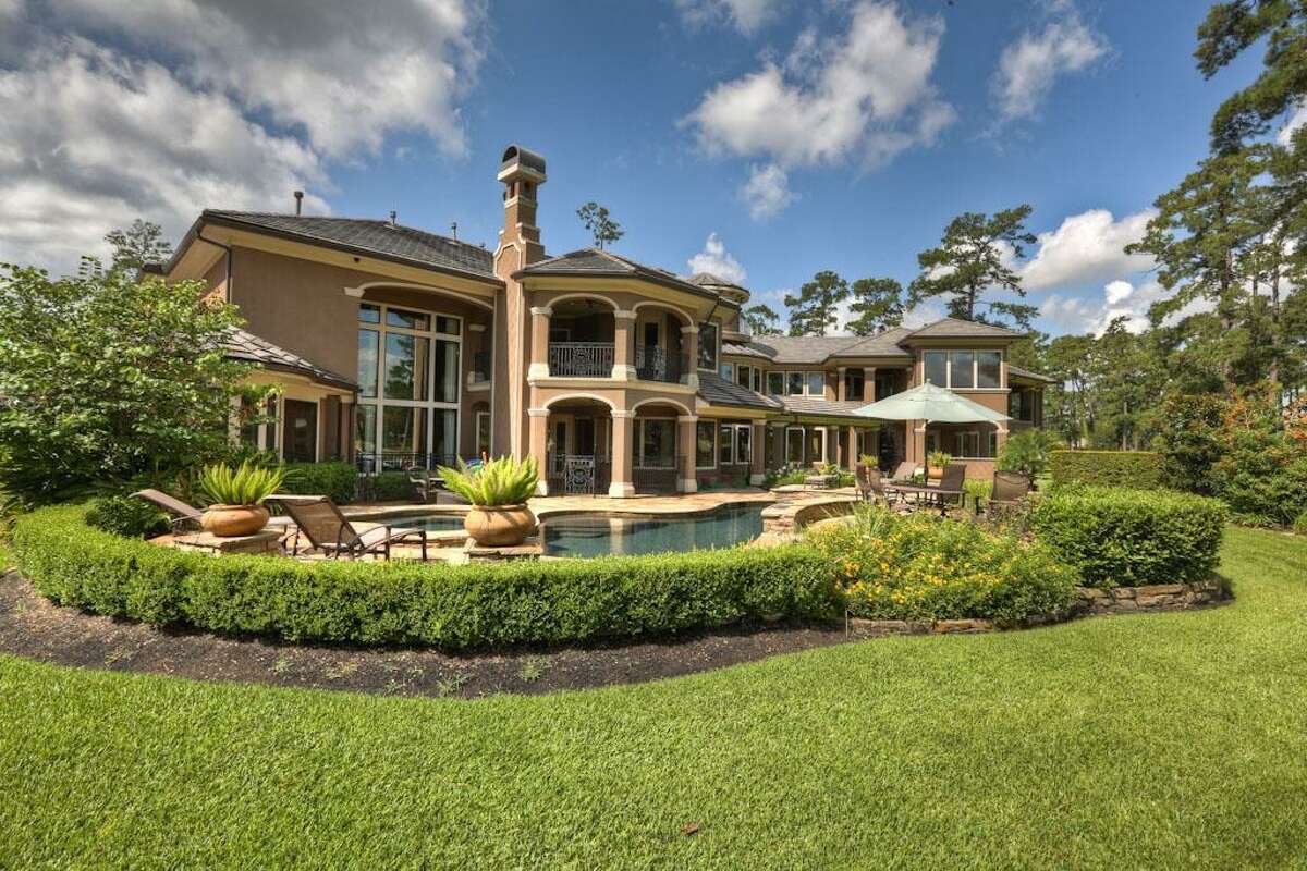 Large Humble mansion gets modern face lift, listed again for $2.1 million