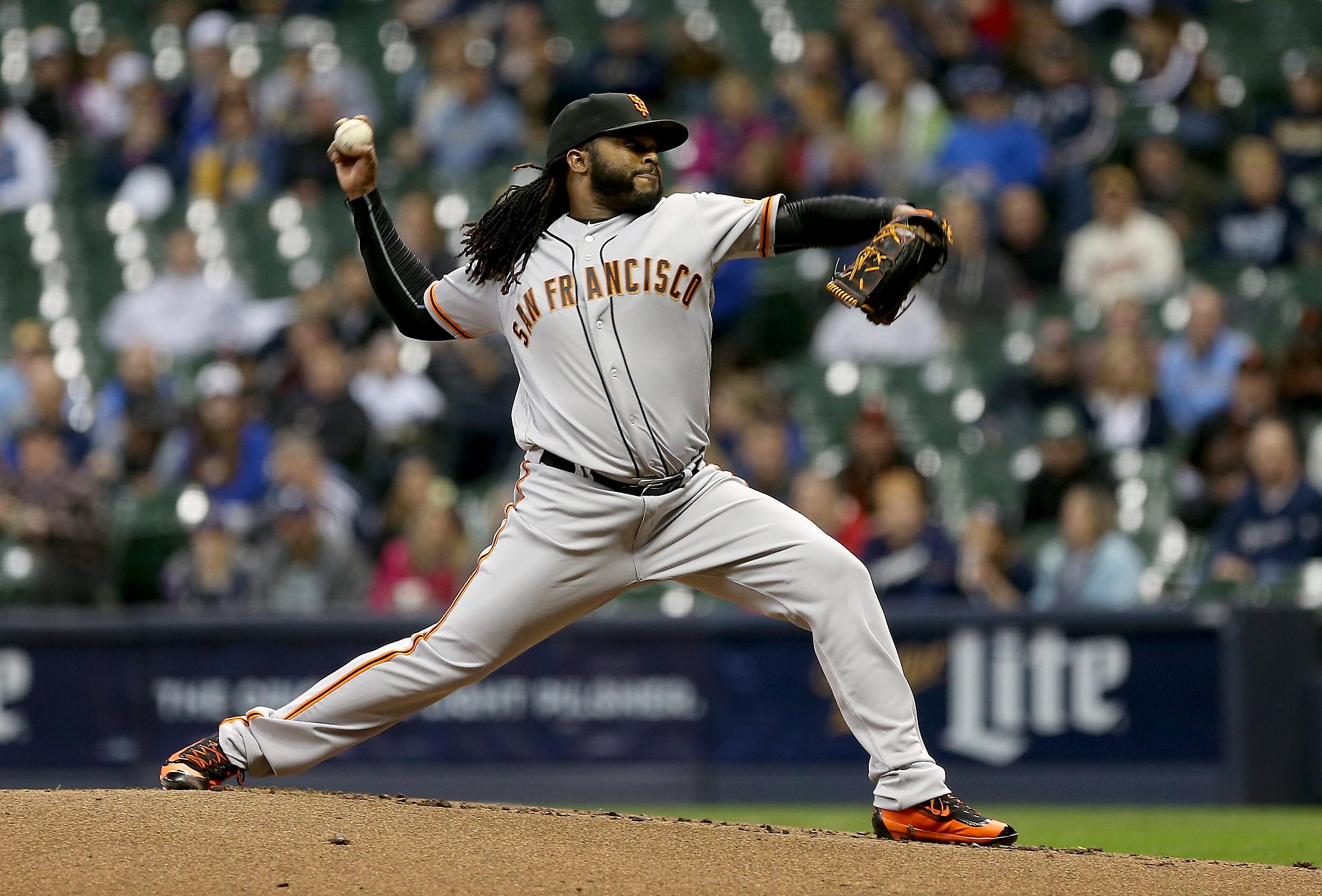Cueto stellar in Giants debut victory