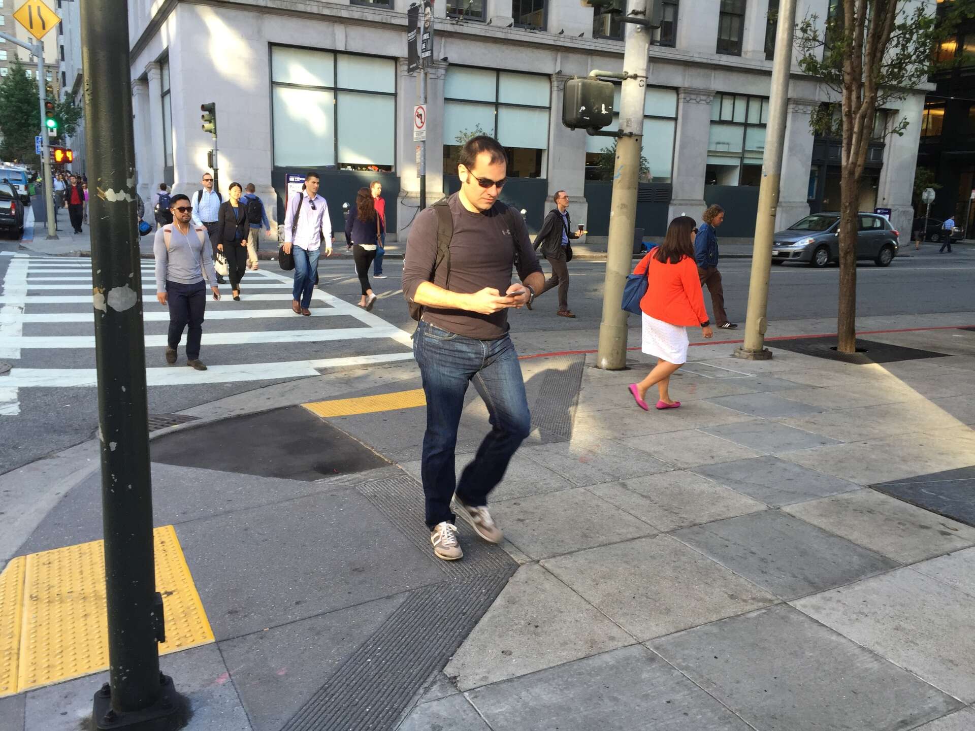 Who's right? Pedestrians who walk on the left toward oncoming traffic ...