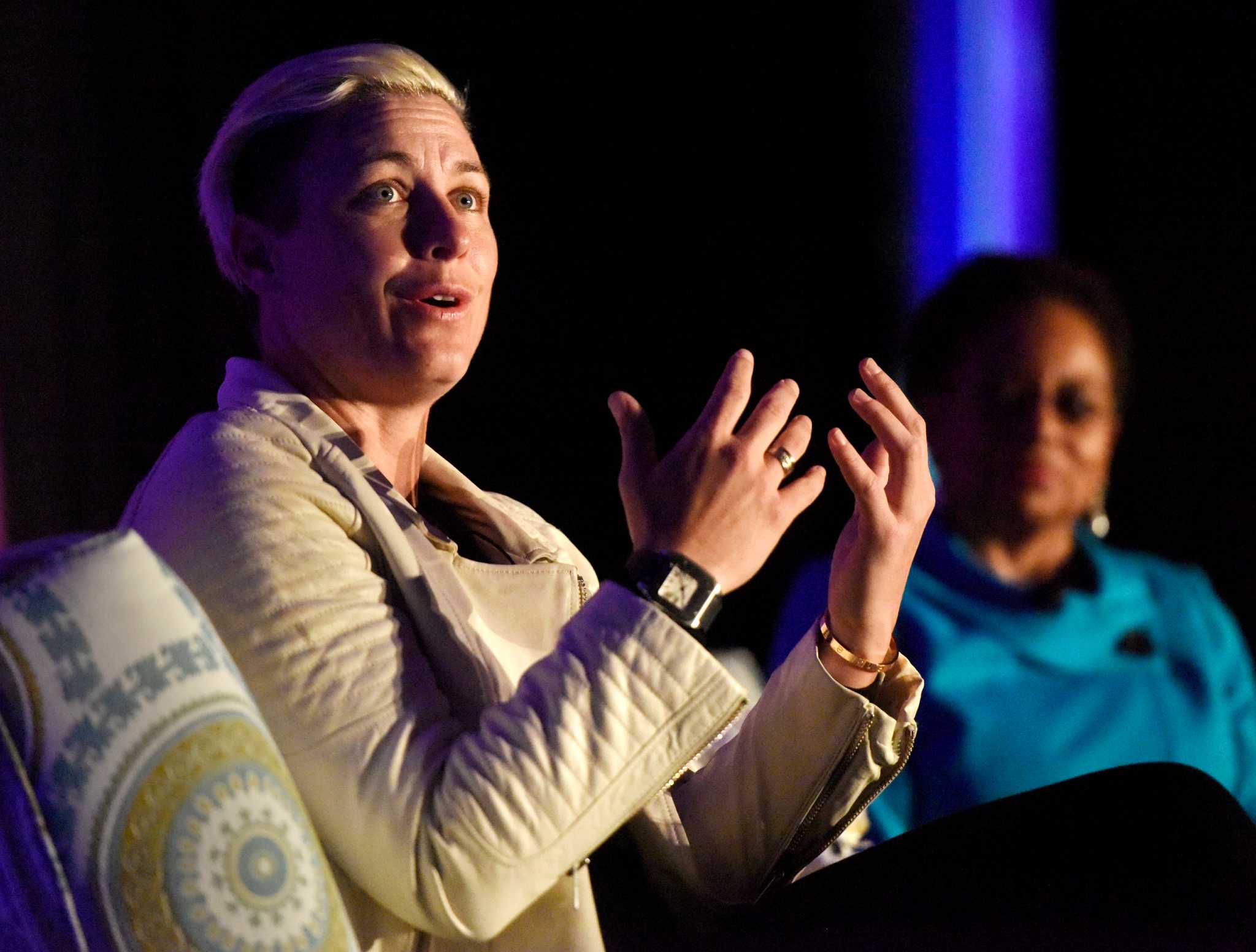 Soccer star Wambach talks DUI arrest at Greenwich event