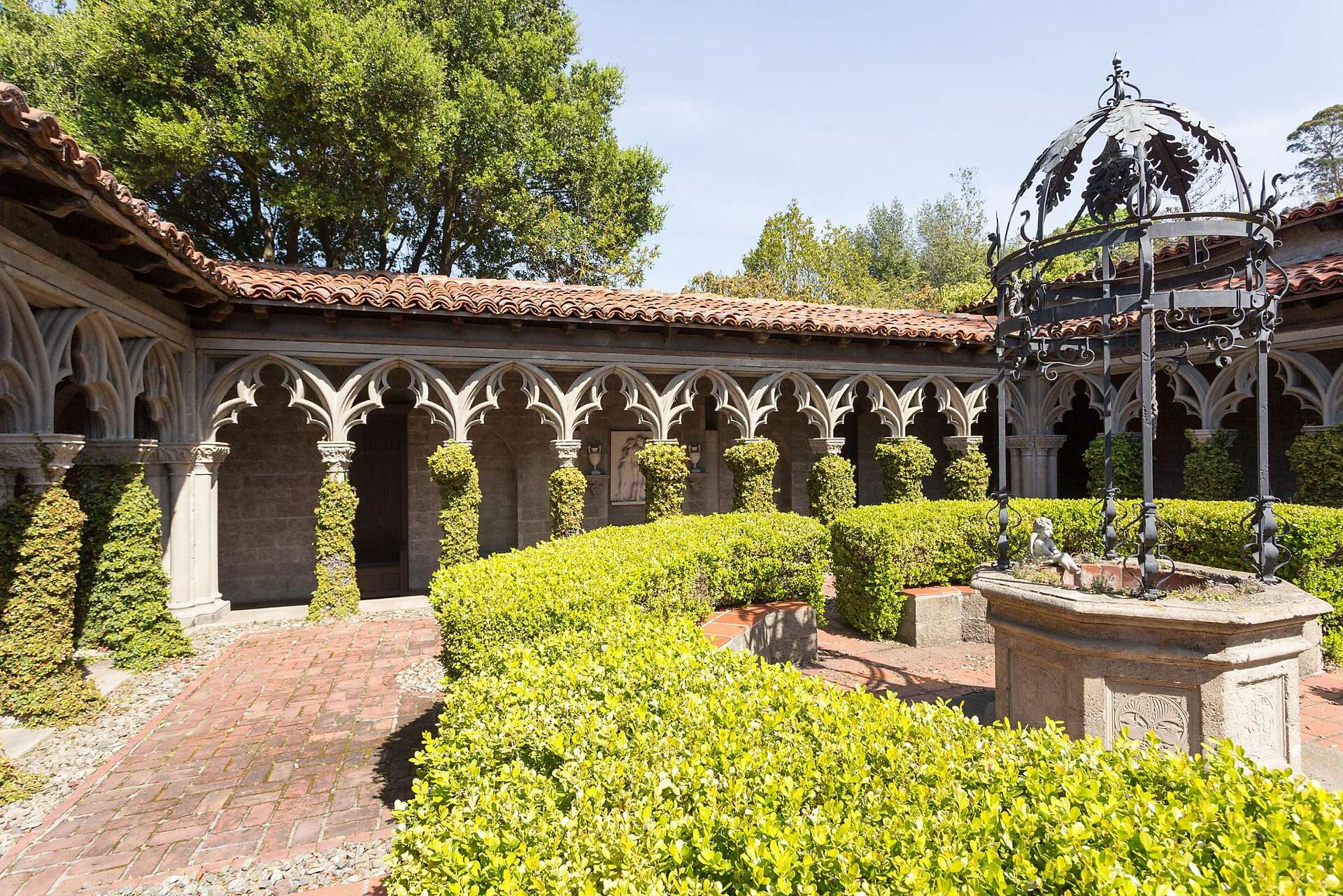 Hidden in plain sight: Berkeley’s ‘Hume Cloister’ hits the market for ...
