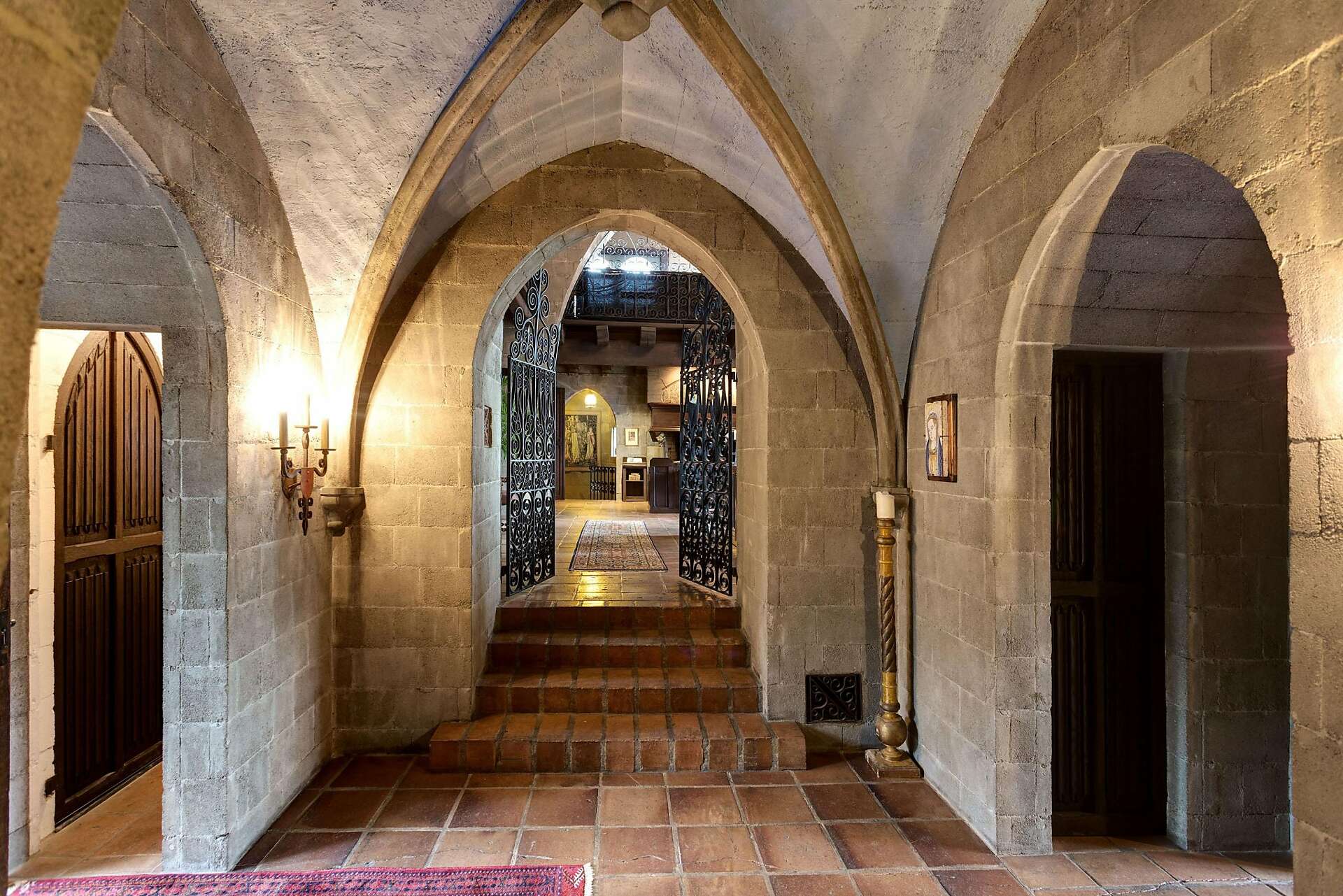 Hidden in plain sight: Berkeley’s ‘Hume Cloister’ hits the market for ...
