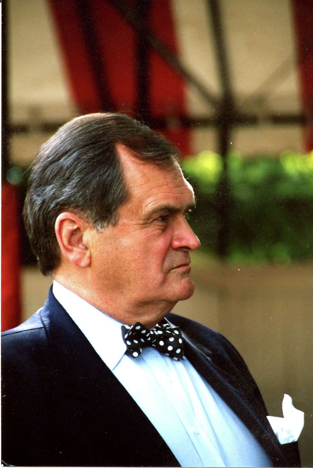 William Hamilton, New Yorker cartoonist who satirized high society, dies