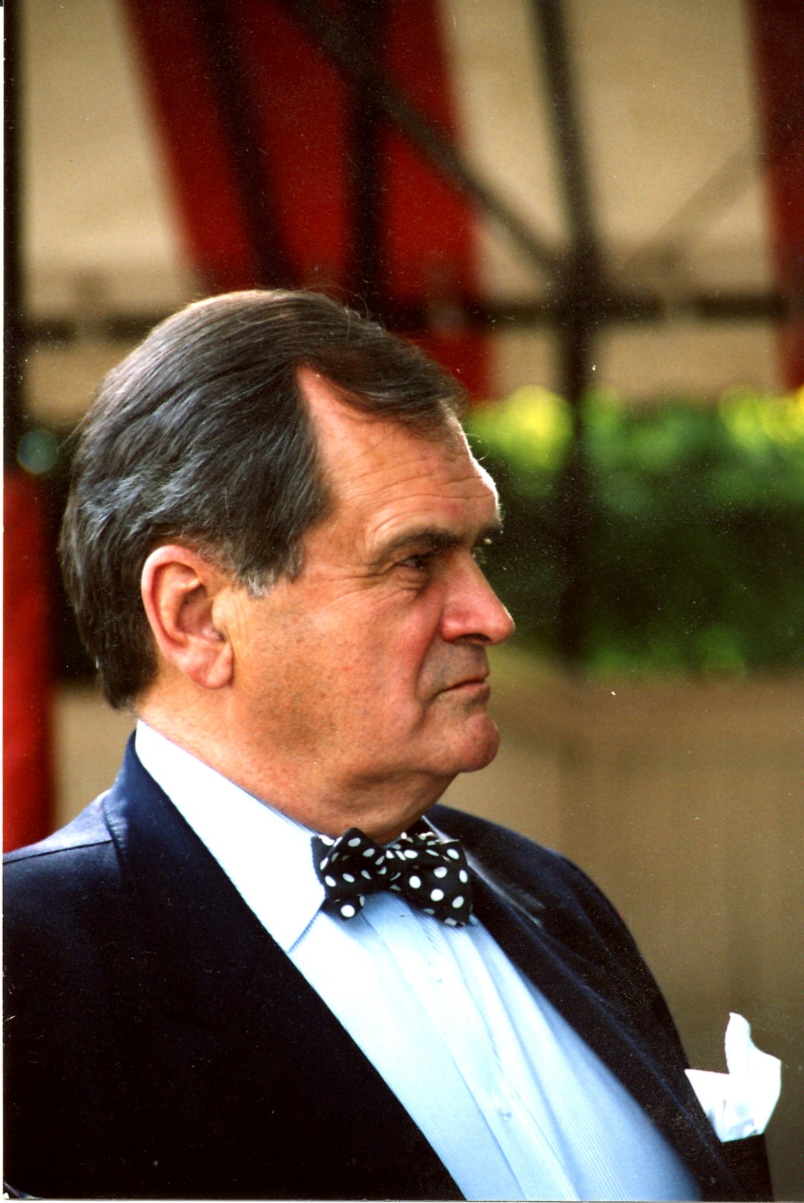 William Hamilton, New Yorker cartoonist who satirized high society, dies