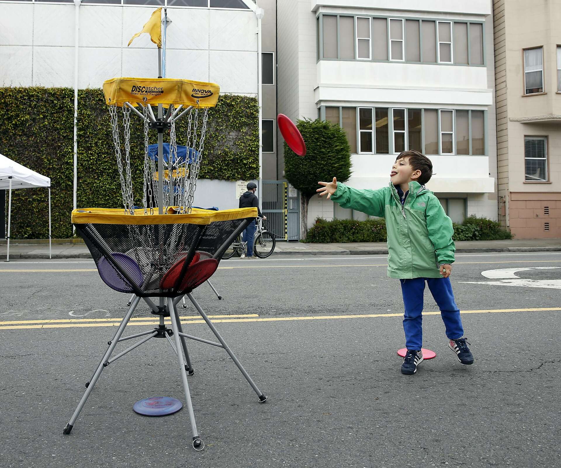 Frisbee golf inventor's dying wish / He wants his ashes molded into ...