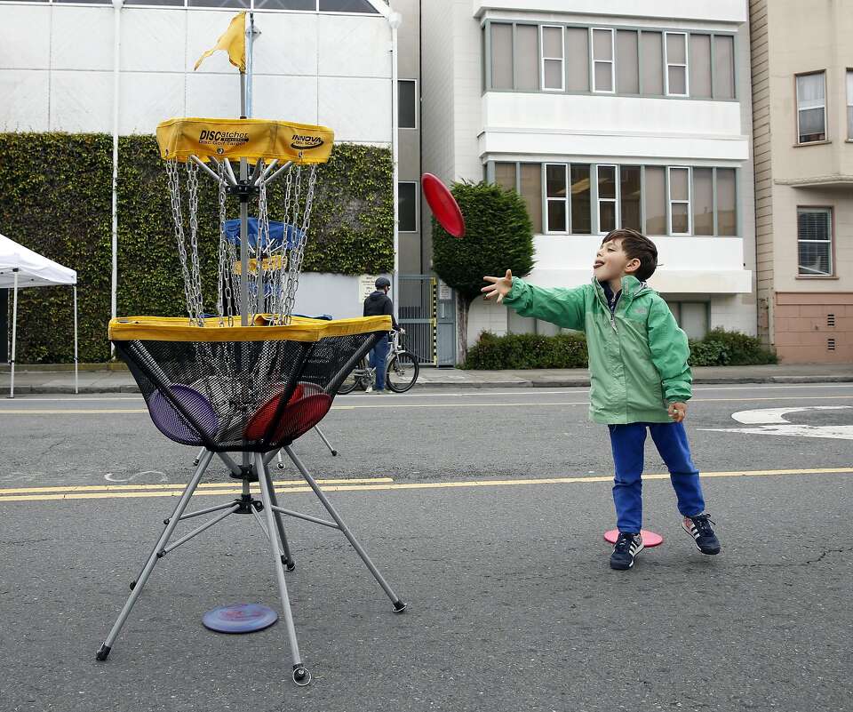 Frisbee golf inventor's dying wish / He wants his ashes molded into ...