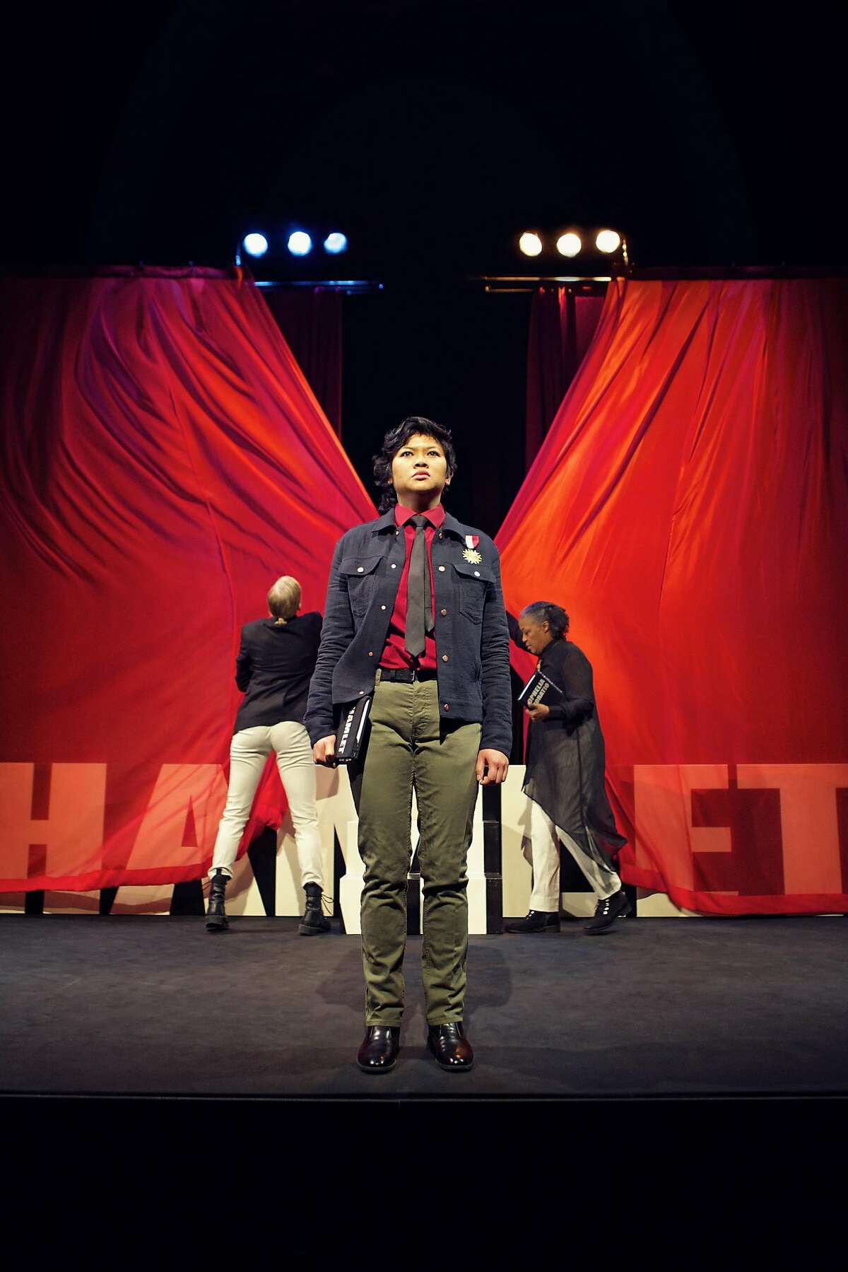 ‘Hamlet’ cast scrambles, with mostly amazing results