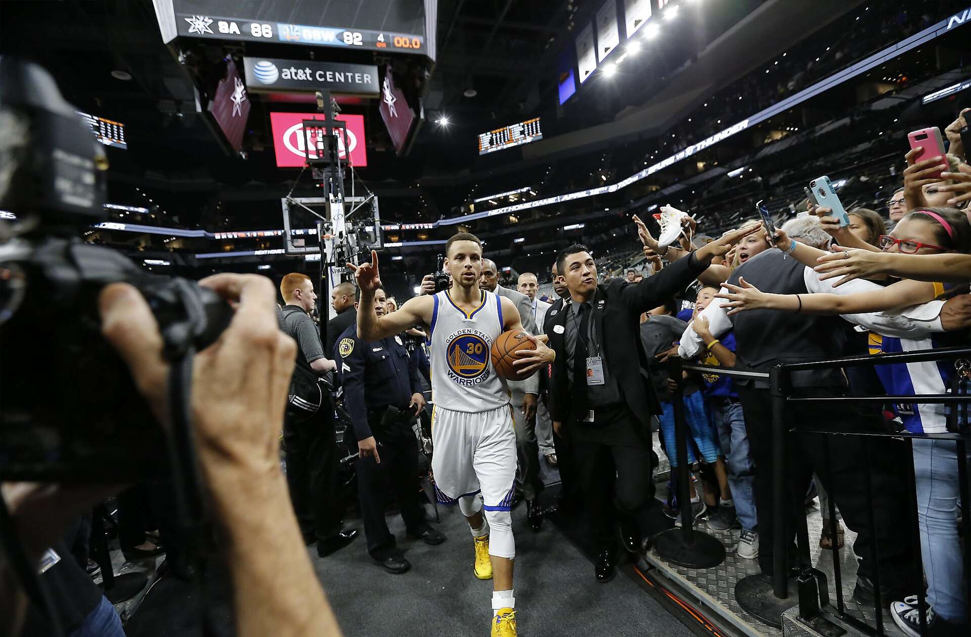 18 stats that helped the Warriors get to 73 wins