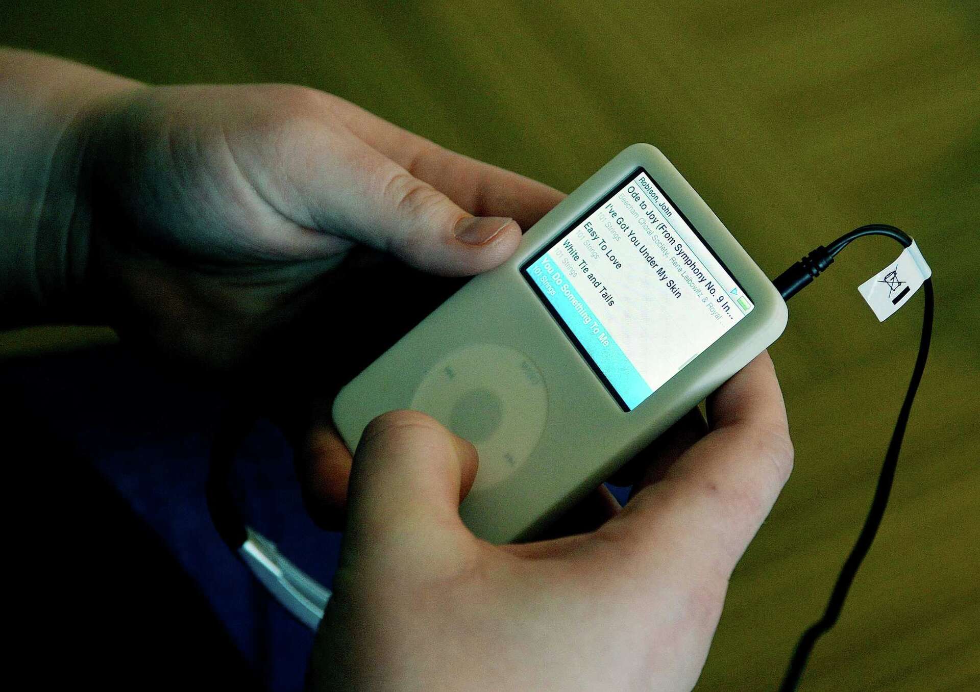 Favorite tunes stir memories for dementia patients