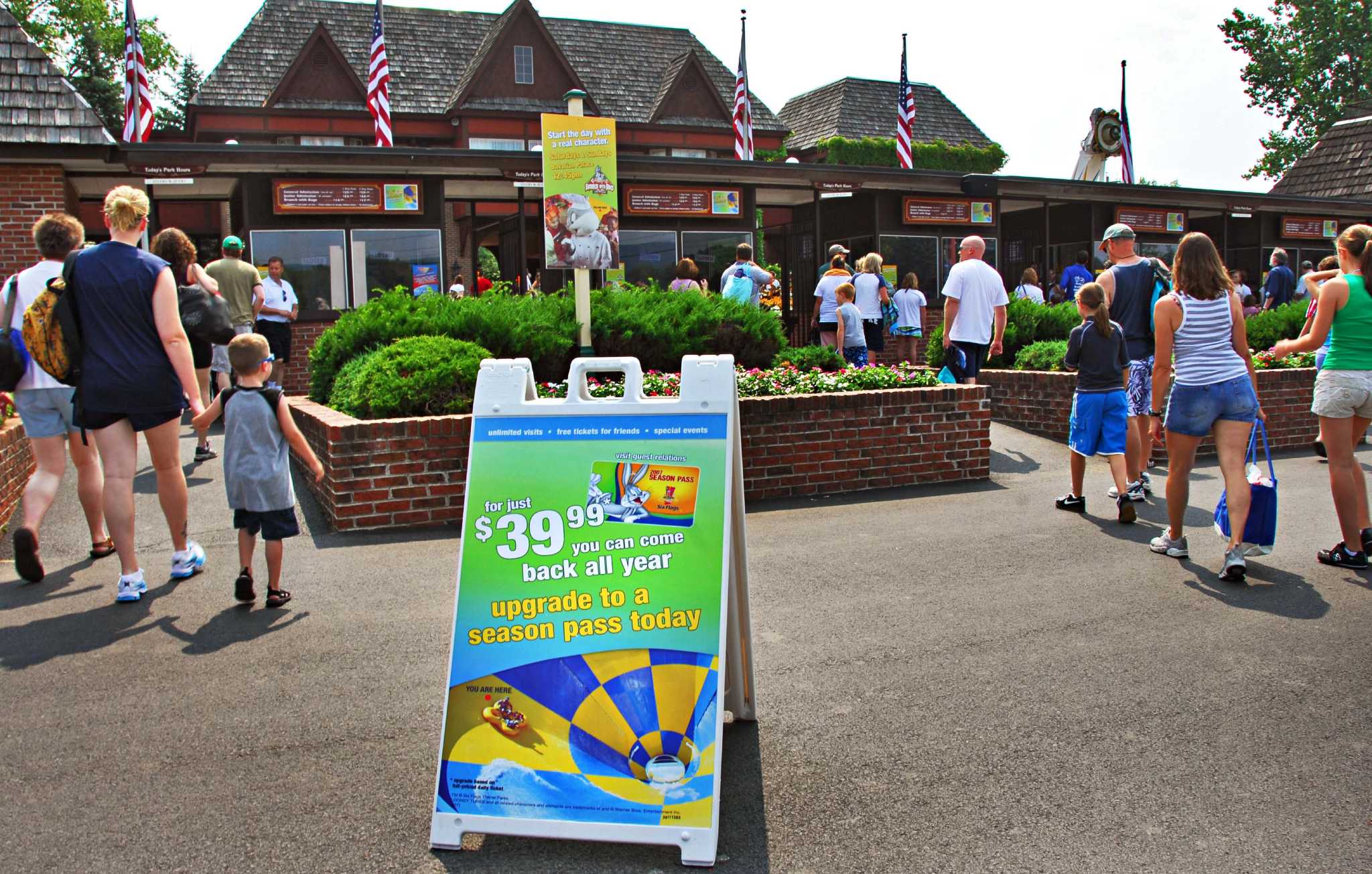 Like spiders, heights? Six Flags offering Drop of Doom
