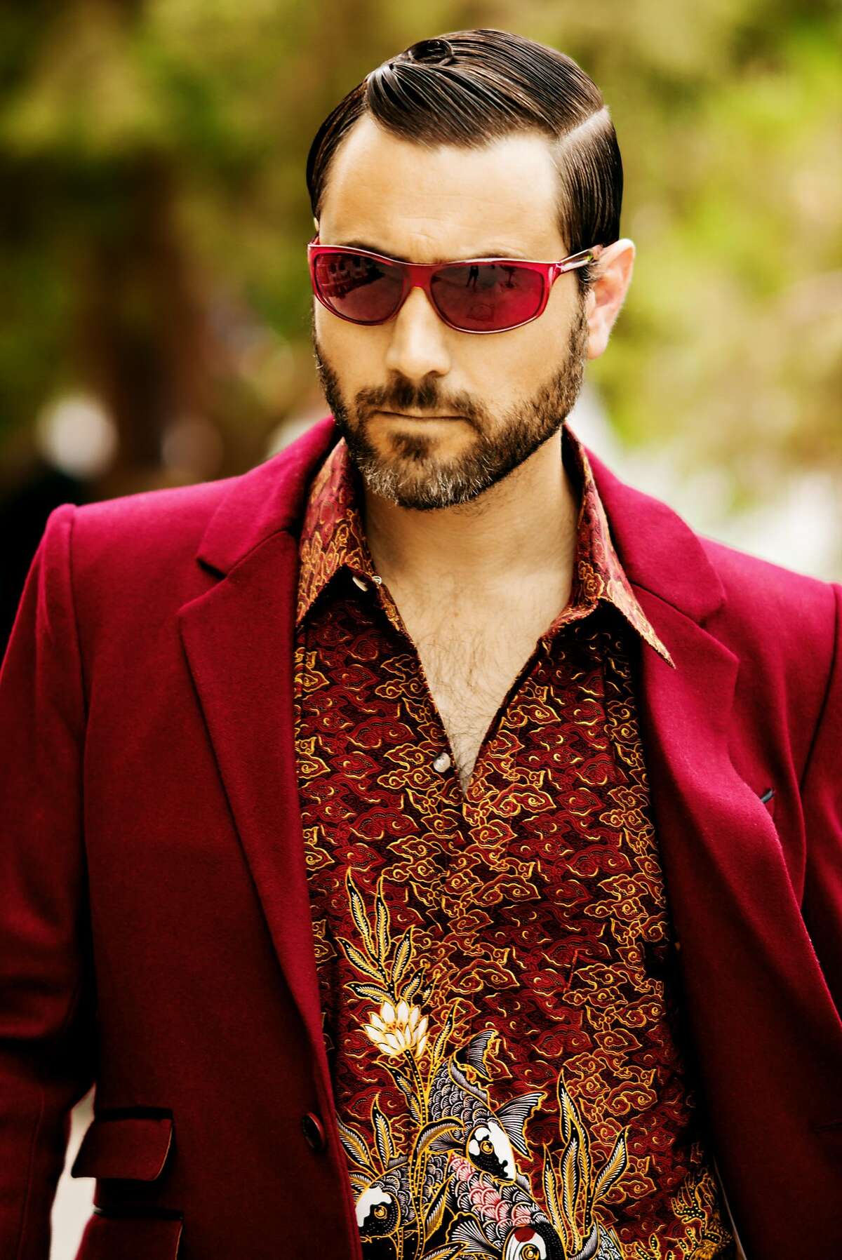 Famous white face from Chinese films blends in as Oakland dad