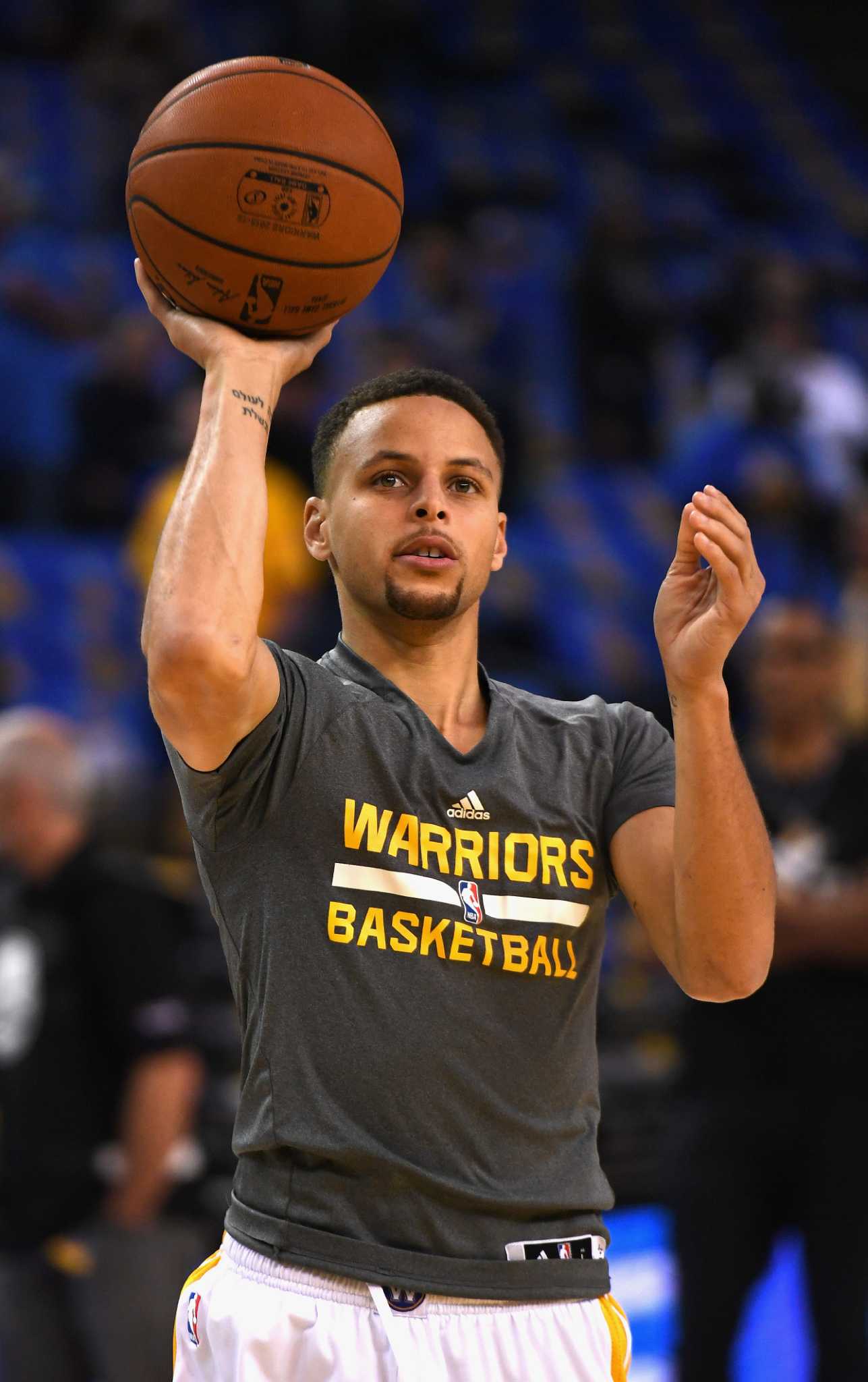 Rockets report: Stephen Curry decides to sit out Game 2