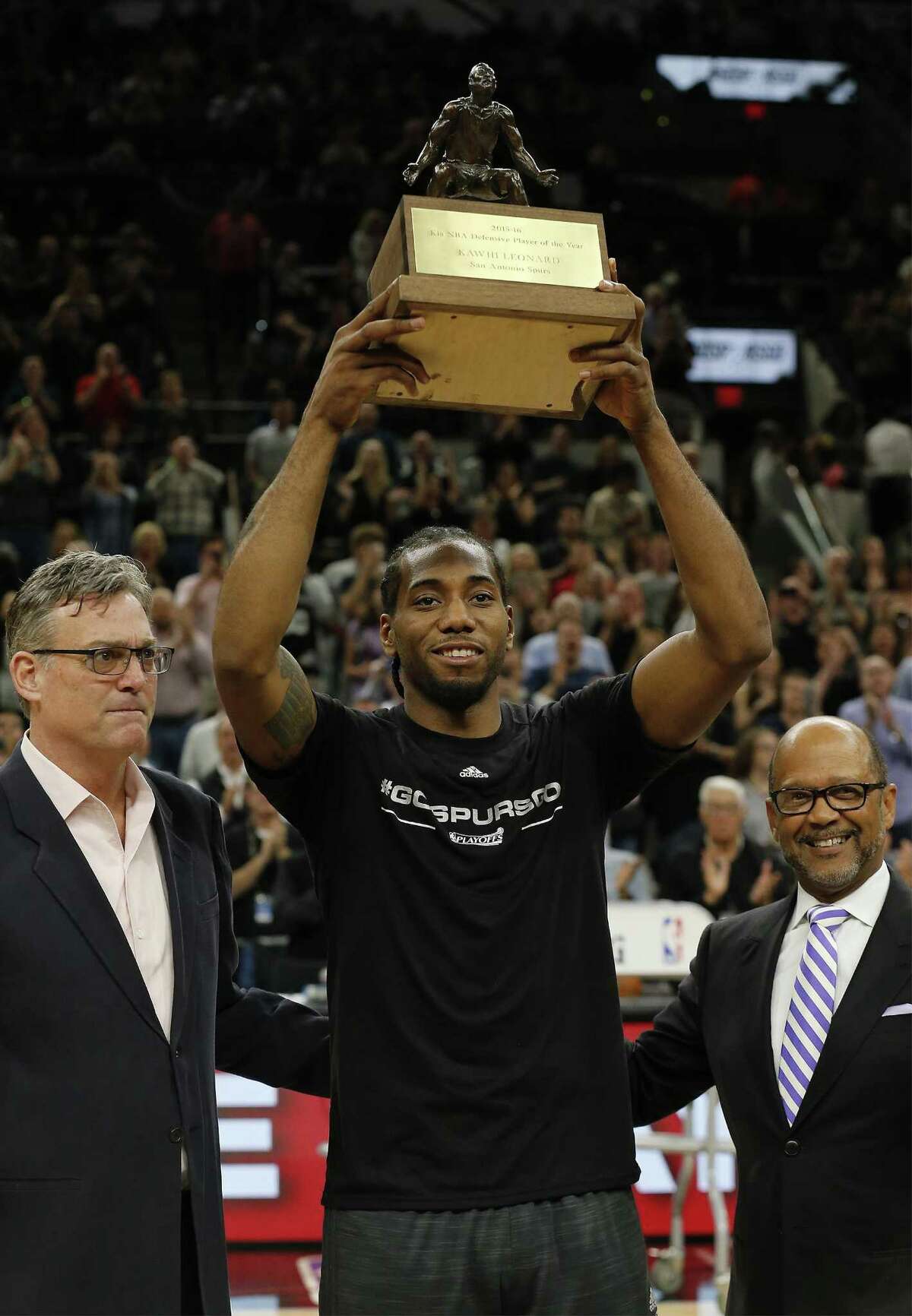 Spurs’ Leonard a finalist for two prestigious NBA awards