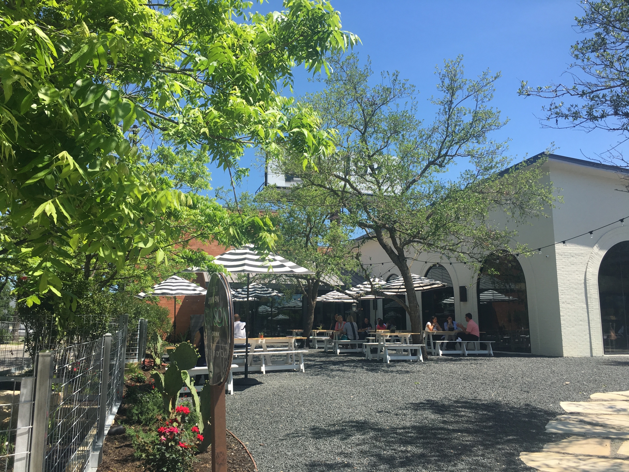 Down on Grayson, the newest restaurant in the Pearl area, opens