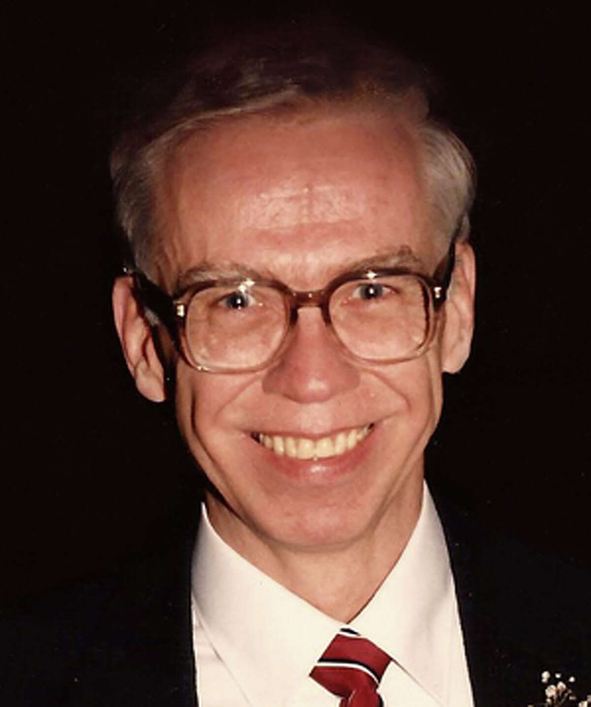 Dr. John Leslie Lucas, DDS