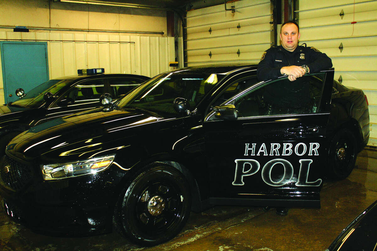 City welcomes a new police officer