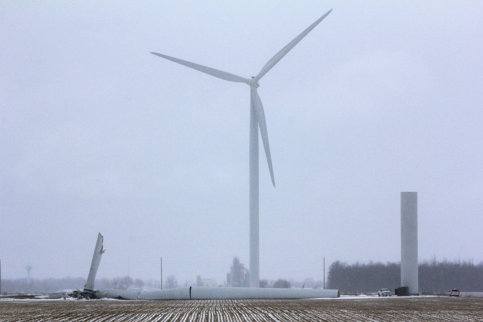 Fallen turbine’s oil spill shouldn’t be a problem