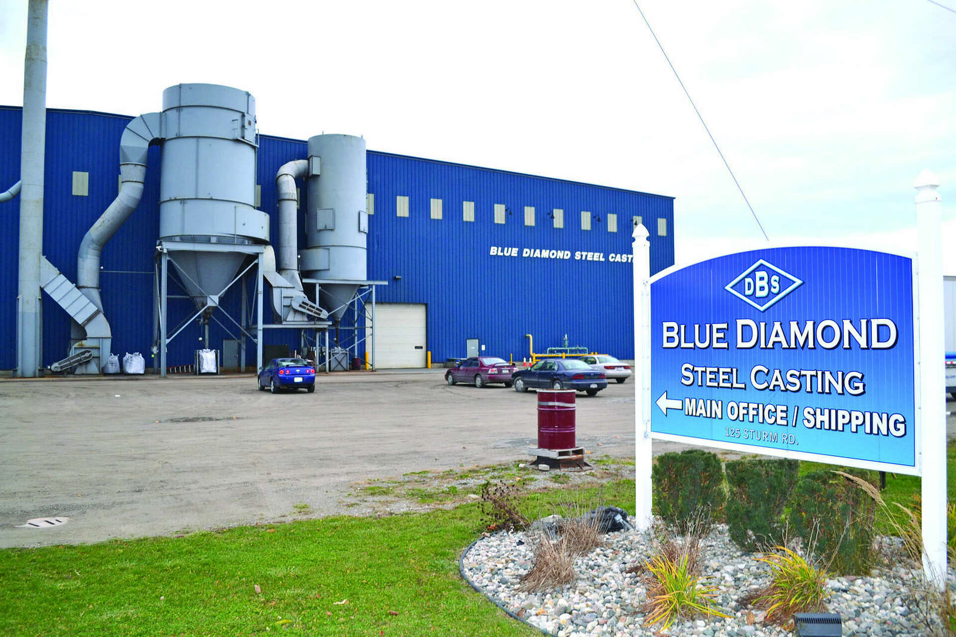 Worker charged with $800,000 theft