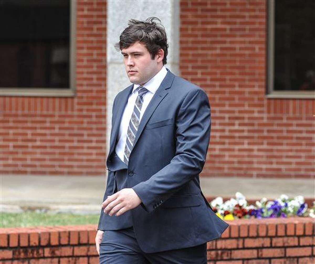 Ole Miss ex-student pleads guilty to tying noose on statue