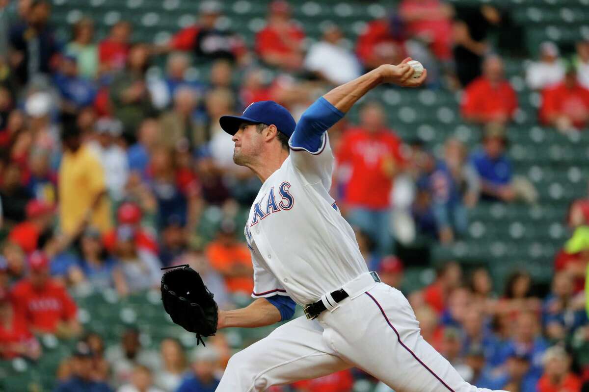 Rangers sweep Astros in first Lone Star series of season
