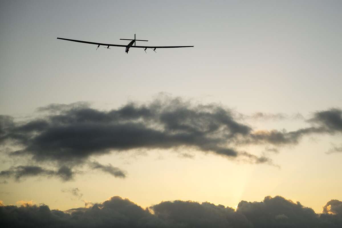 Solar plane crosses Pacific to Bay Area on trip around the world