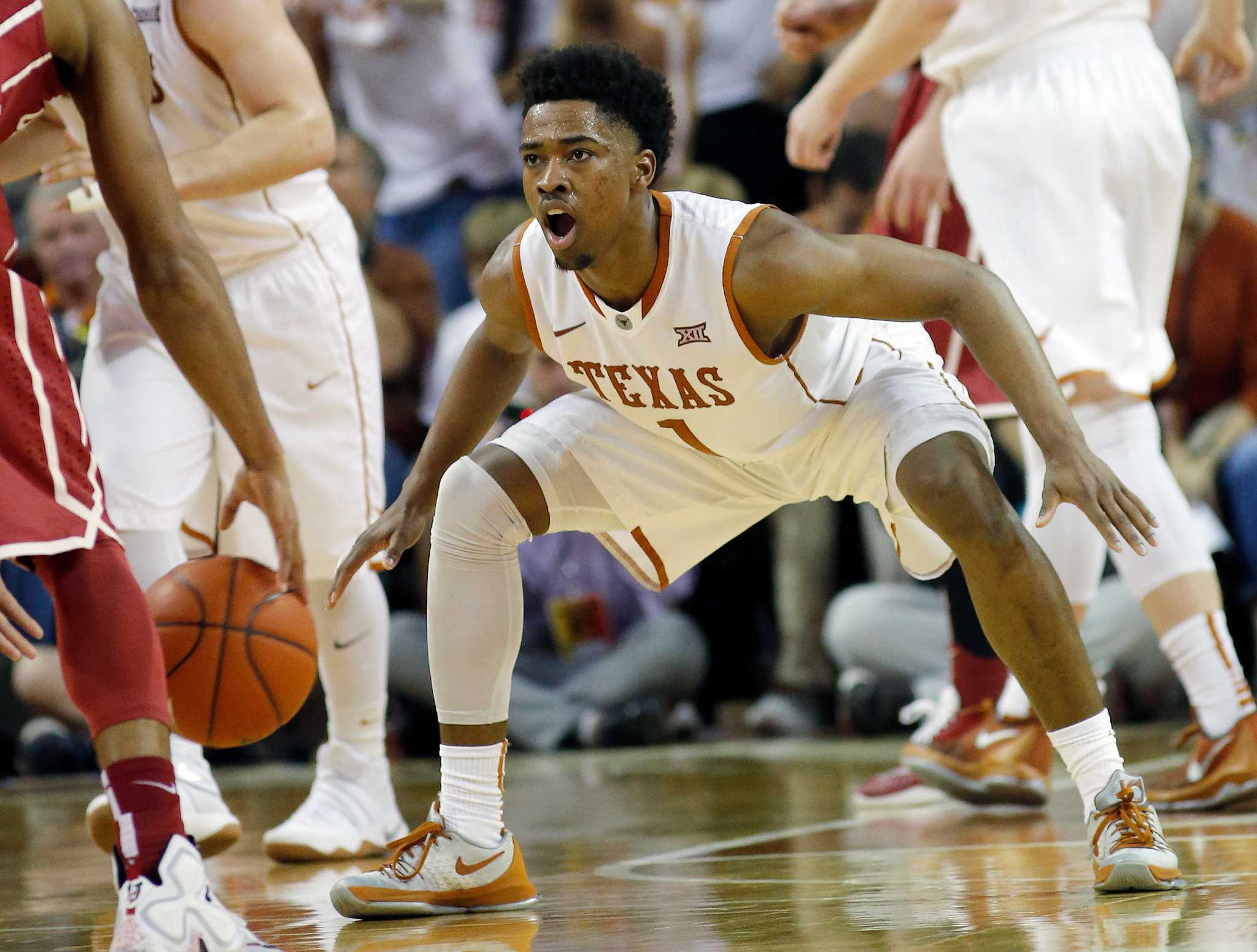 Texas’ Taylor committing to the NBA