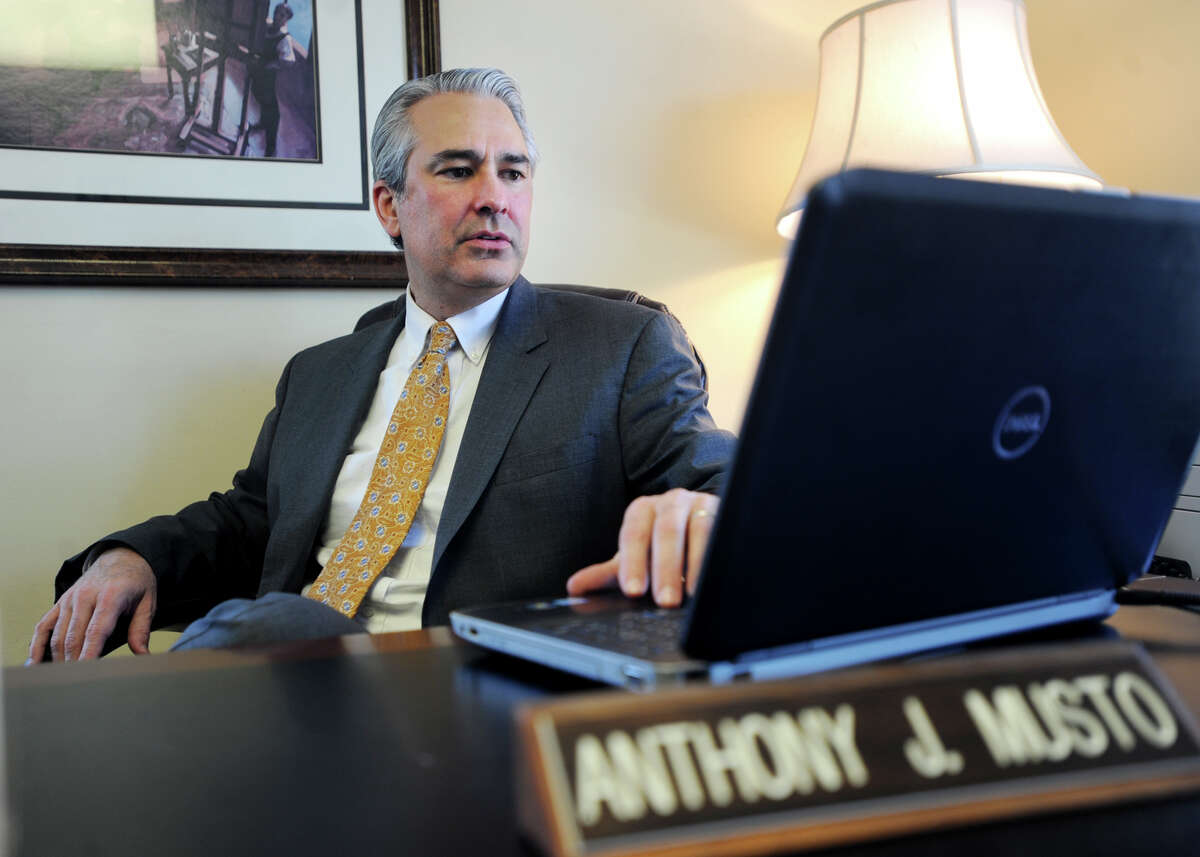 Herbst, town treasurer trade barbs in Trumbull