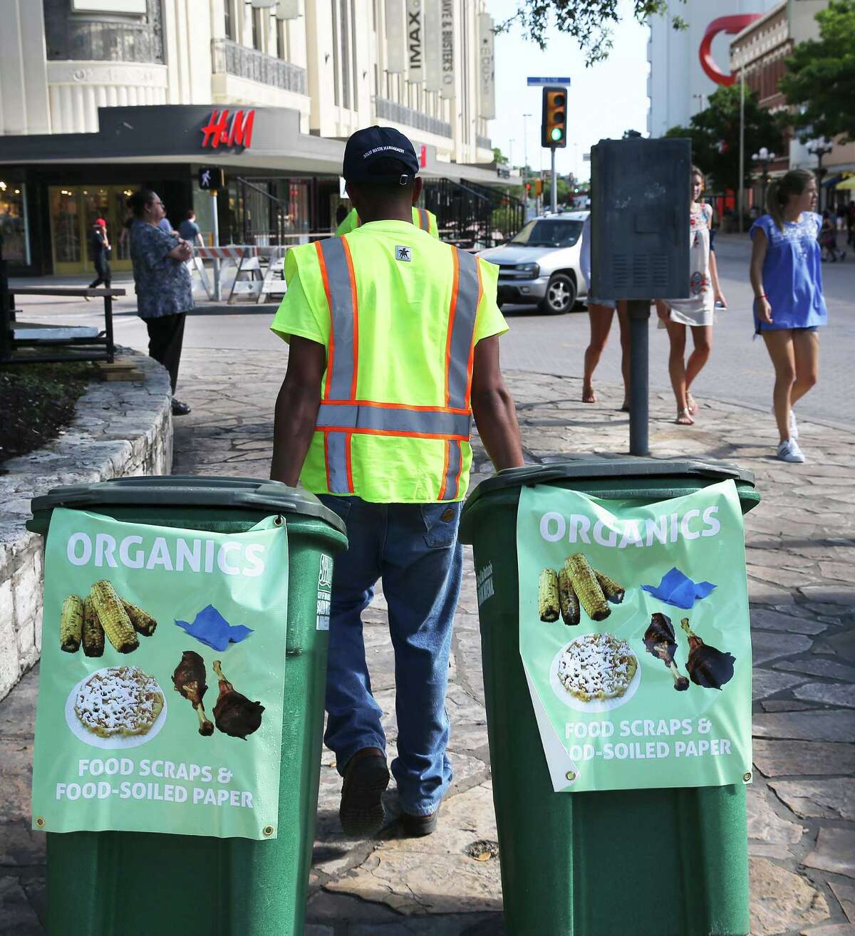 City workers keep streets clean during Fiesta