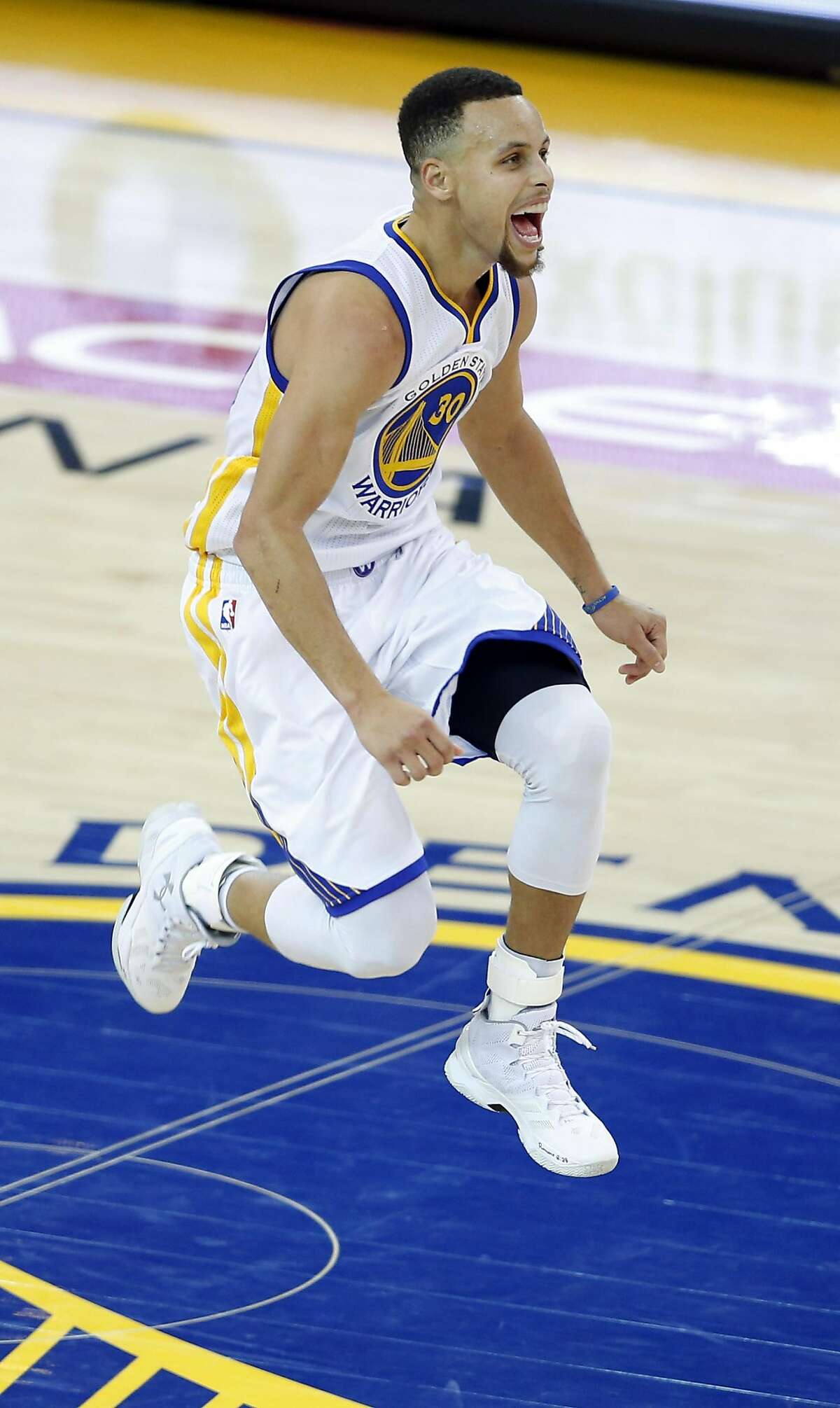 Stephen Curry makes history: 1st unanimous MVP