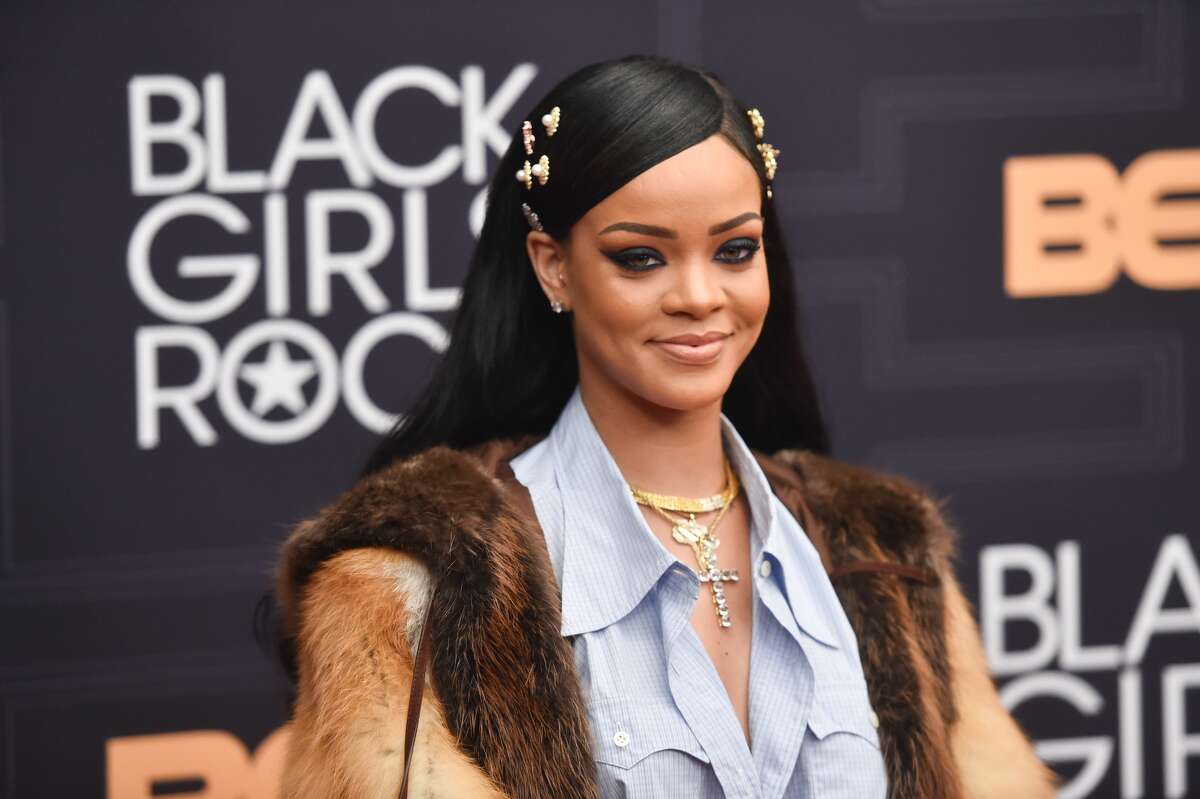 Rihanna's coming to Seattle, as hot as ever