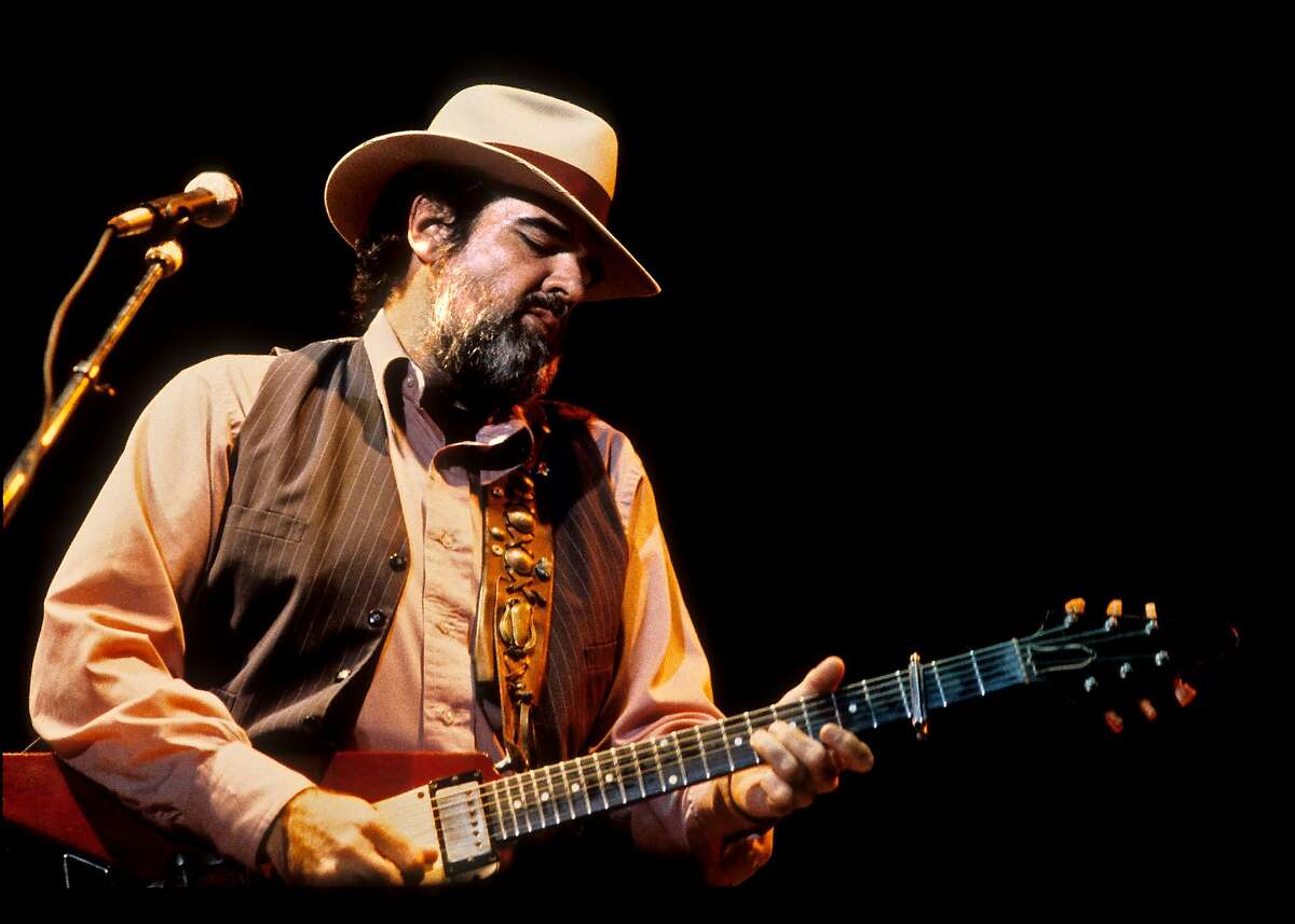 Lonnie Mack, singer and guitarist who pioneered blues rock, dies
