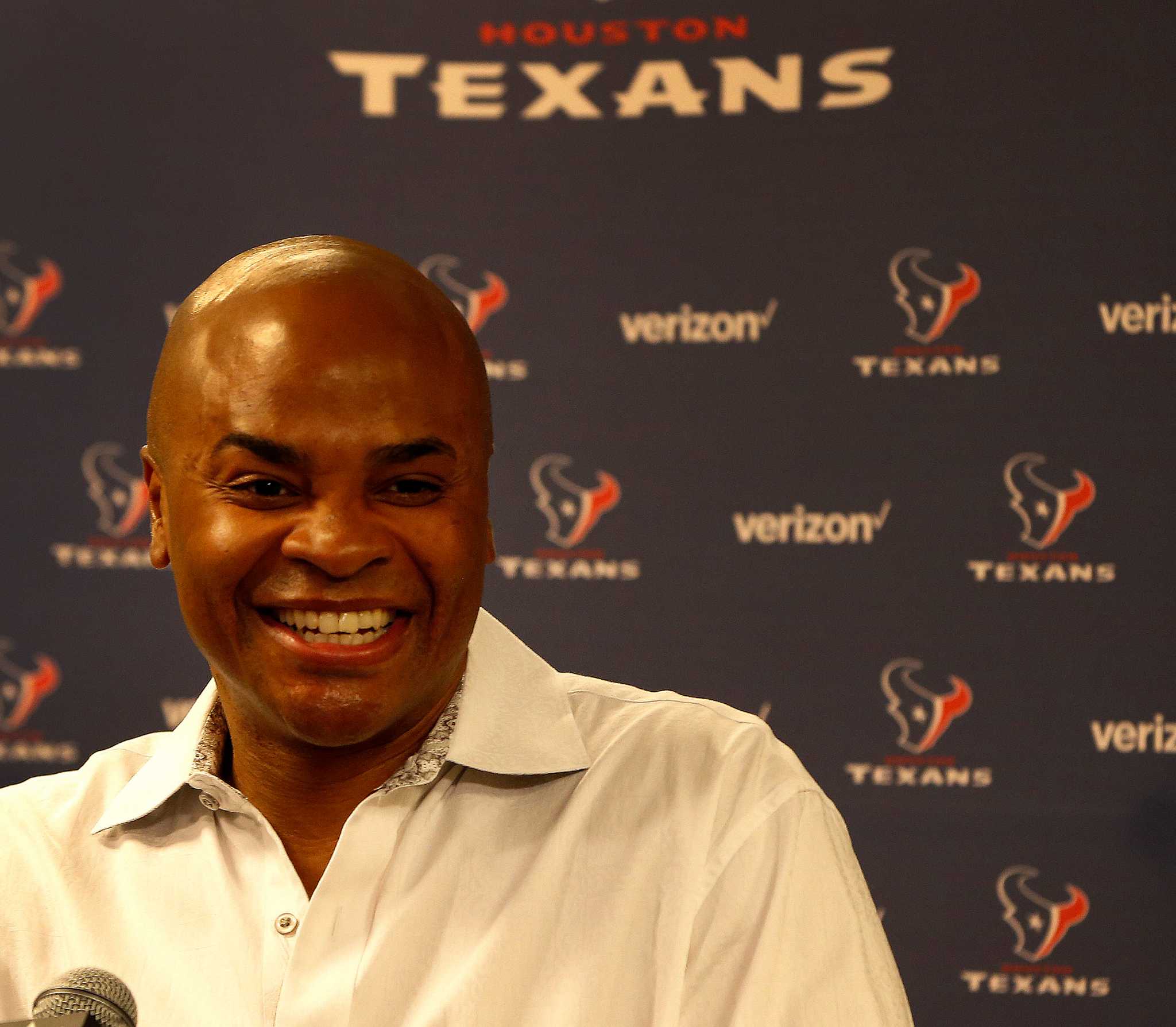 Texans GM Rick Smith honors Prince with purple socks