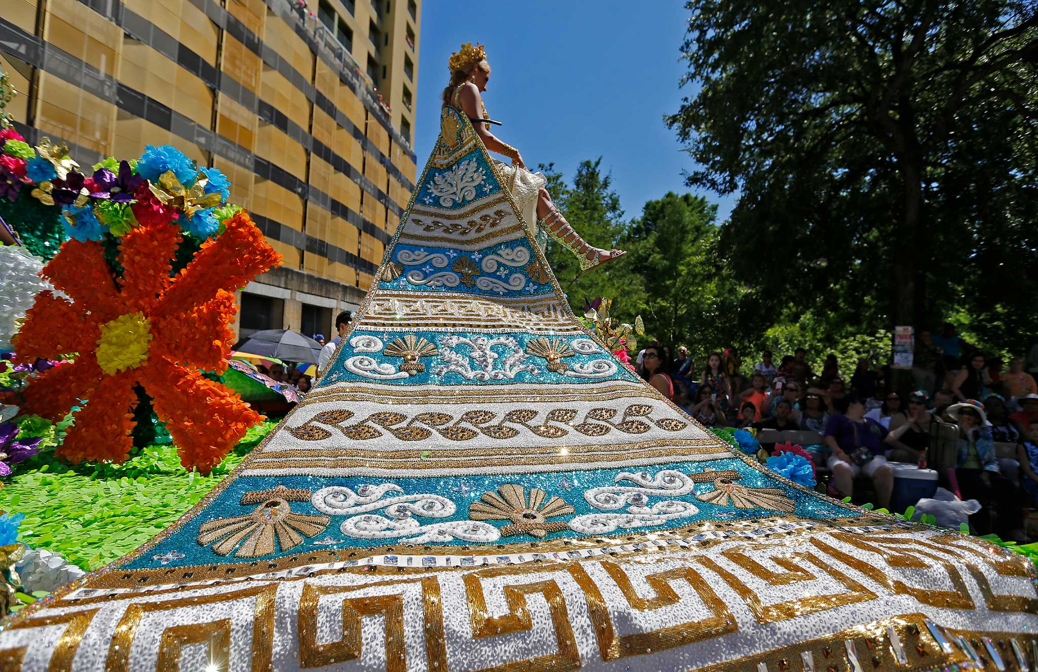 Sun shines hot on Battle of Flowers 125th anniversary