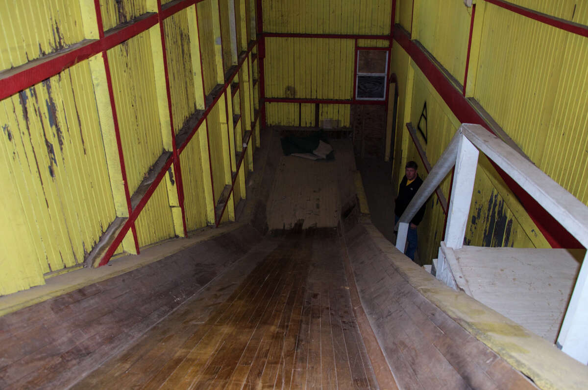 Eerie photos of America's oldest funhouse