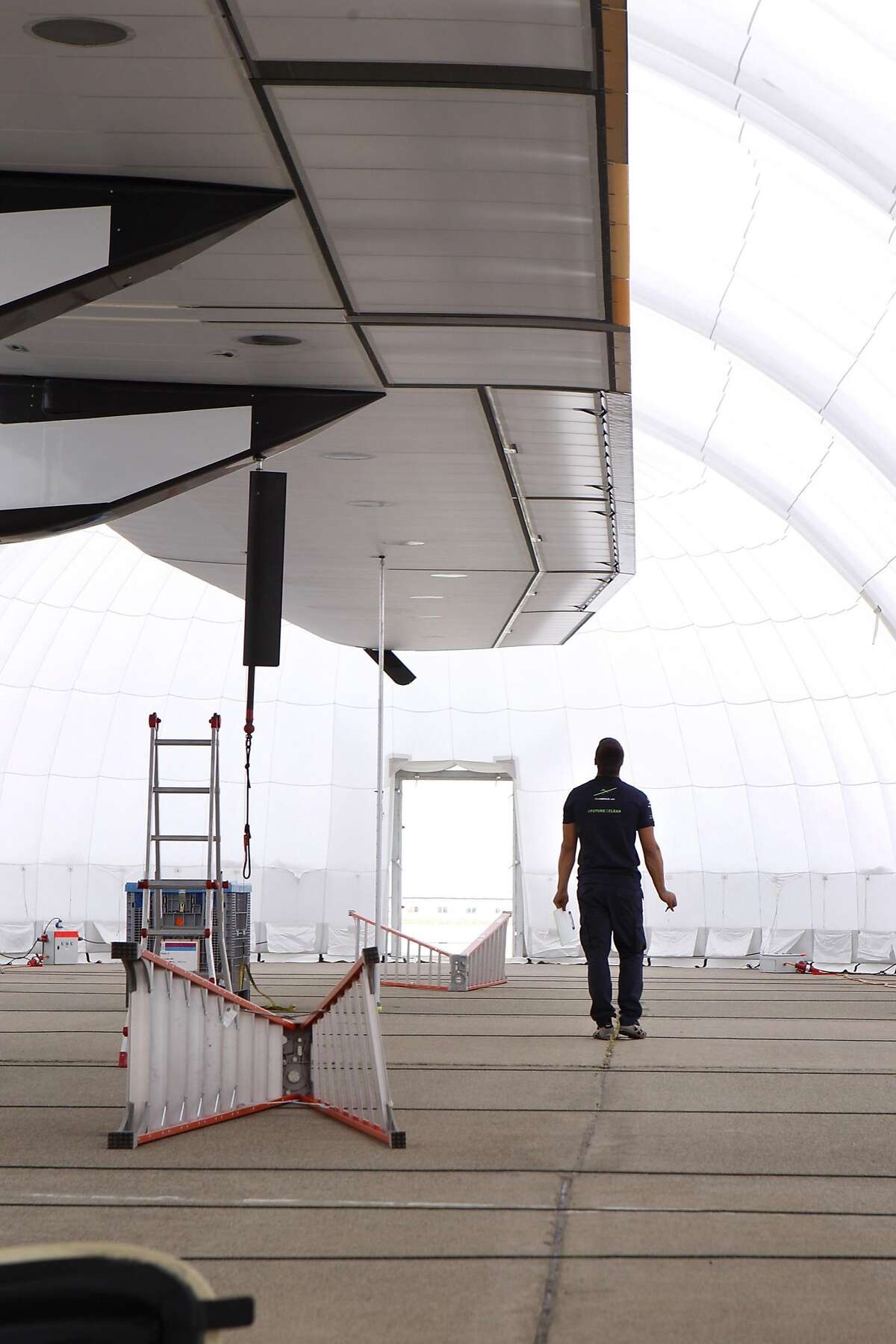 Solar plane pauses in Bay Area as it soars above past records