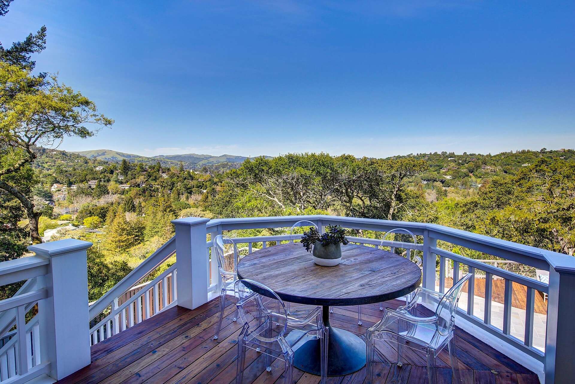 Palatial dimensions and lavish appointments define Ross estate