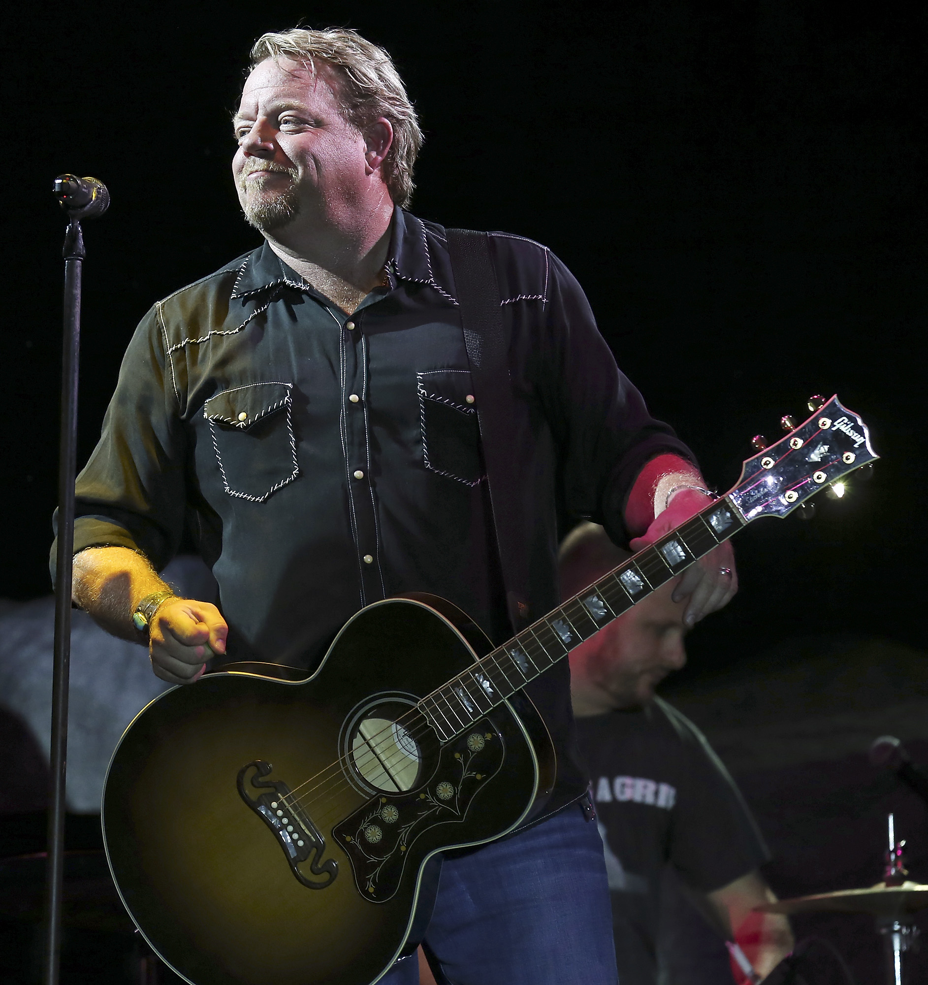 Legendary Texas singer to perform at Missions' Memorial Day game