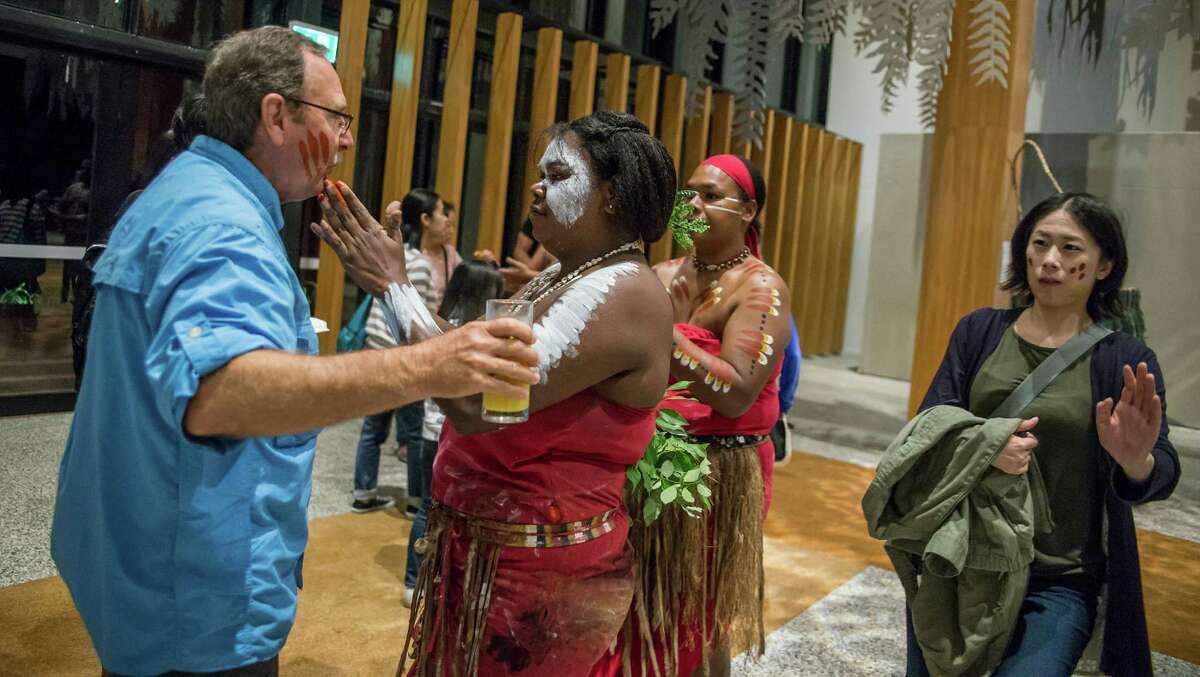 Indigenous tribes in Queensland seek balance between tradition, tourism