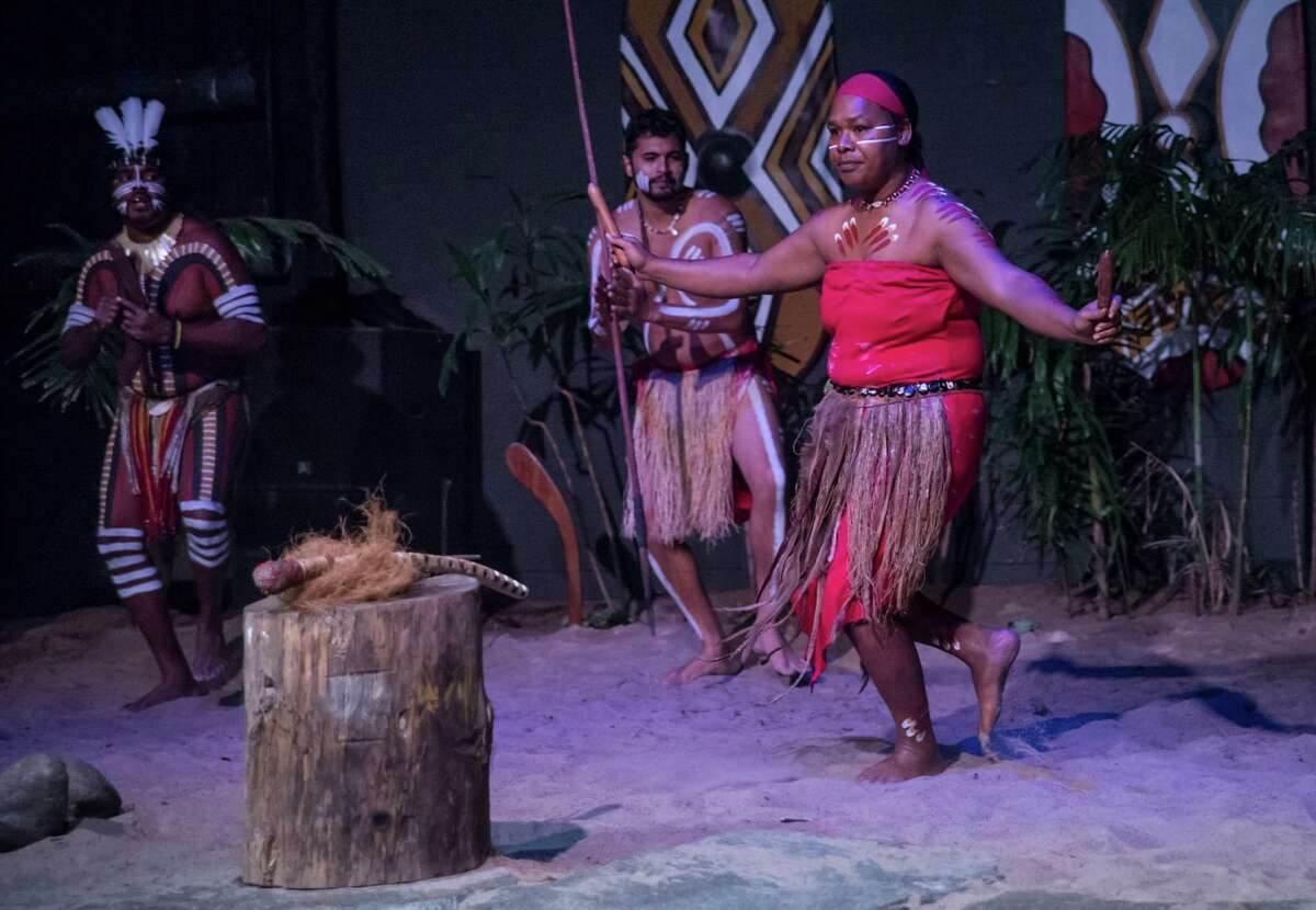 Indigenous tribes in Queensland seek balance between tradition, tourism