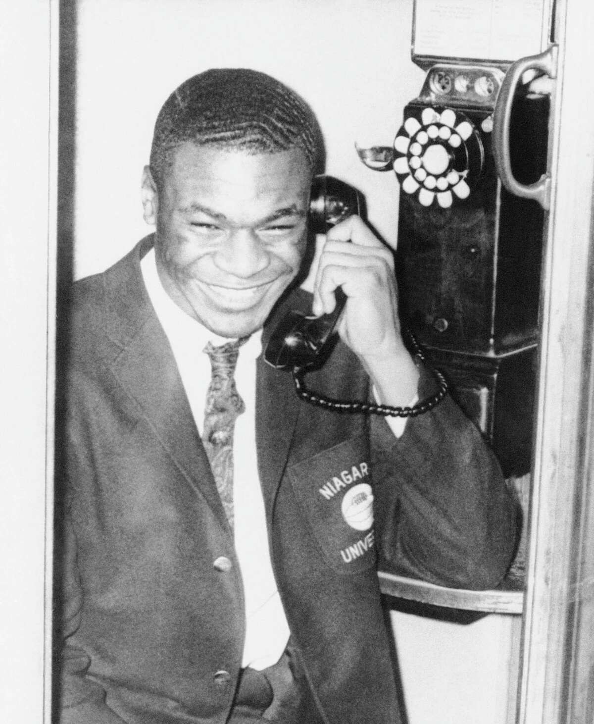 Get to know Rockets commentator and NBA legend Calvin Murphy