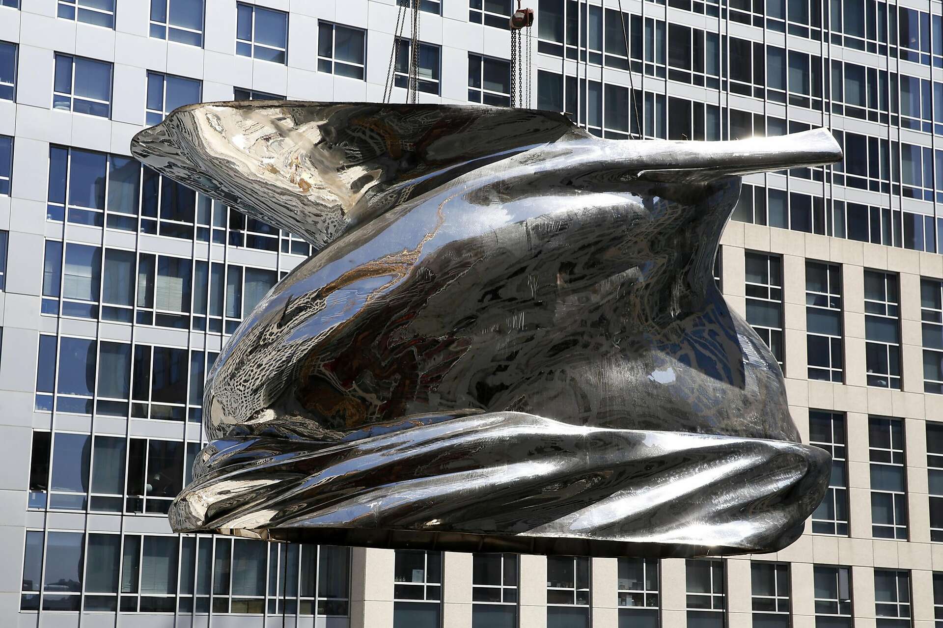 92-foot ‘Venus,’ tallest sculpture in SF, raises its head